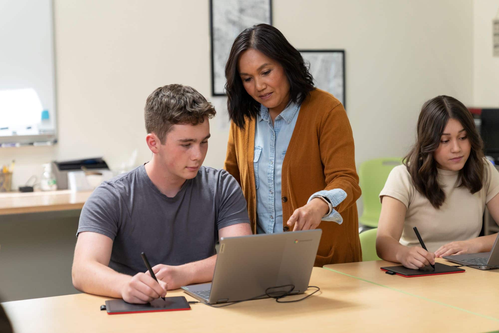 Customer Reviews: One by Wacom Student Drawing Tablet (small) – Works ...