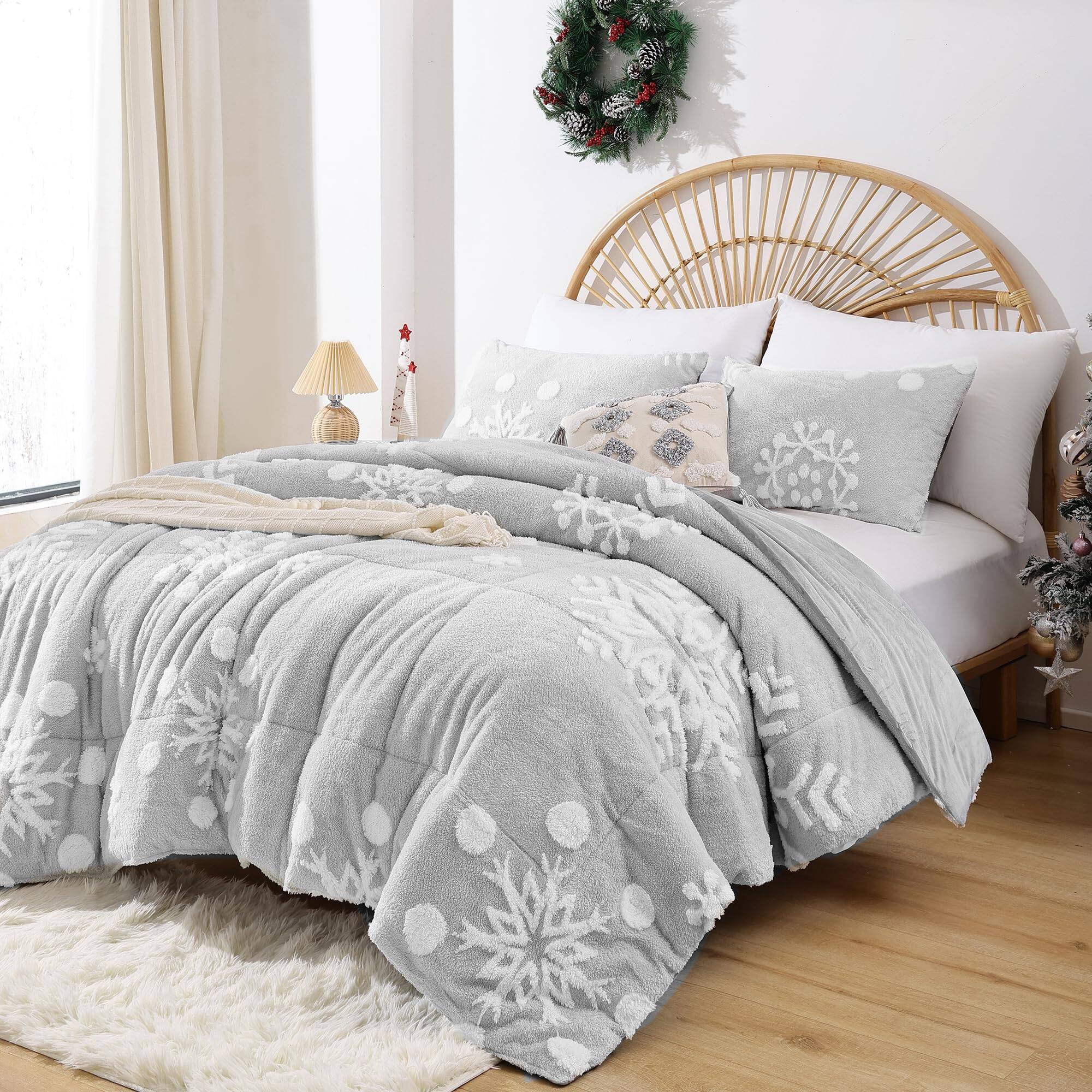 Dapper Styles Christmas Bedding Queen Comforter Set With Snowflake ...