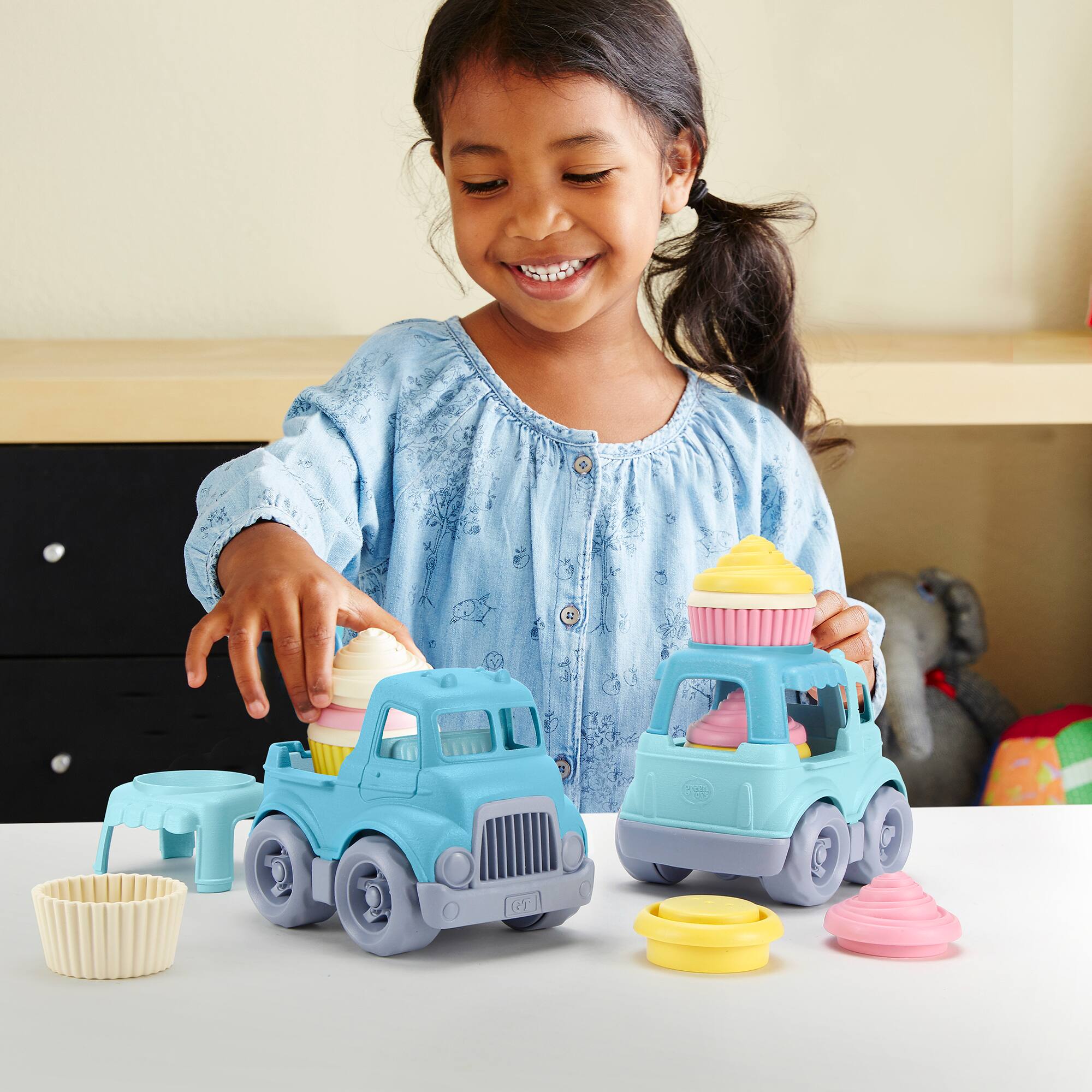 Green Toys Blue Cupcake Truck Toy Vehicle G0816409015862 - Best Buy