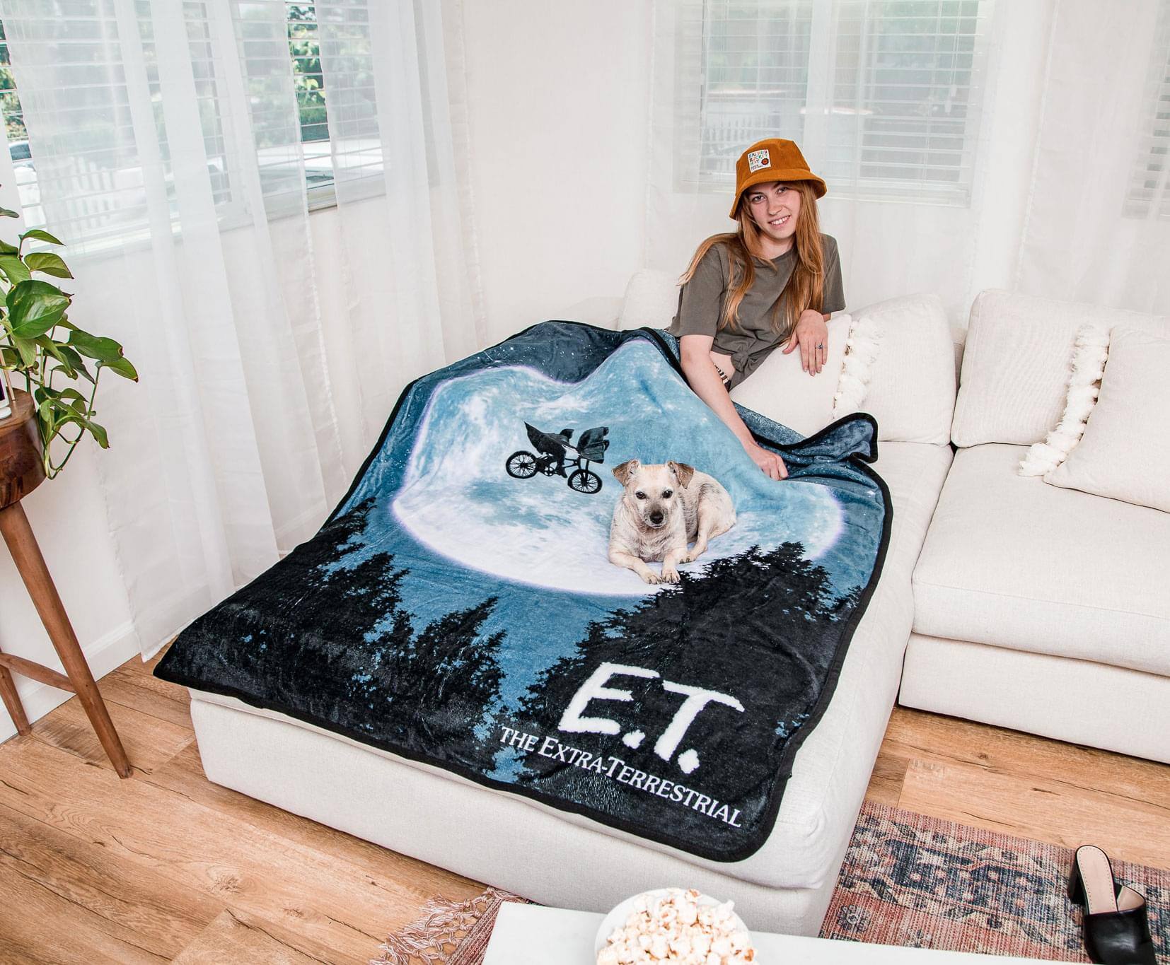 Silver Buffalo E.T. The Extra Terrestrial Bike Moon Fleece Throw Blanket | 45 x 60 Inches Blue ...