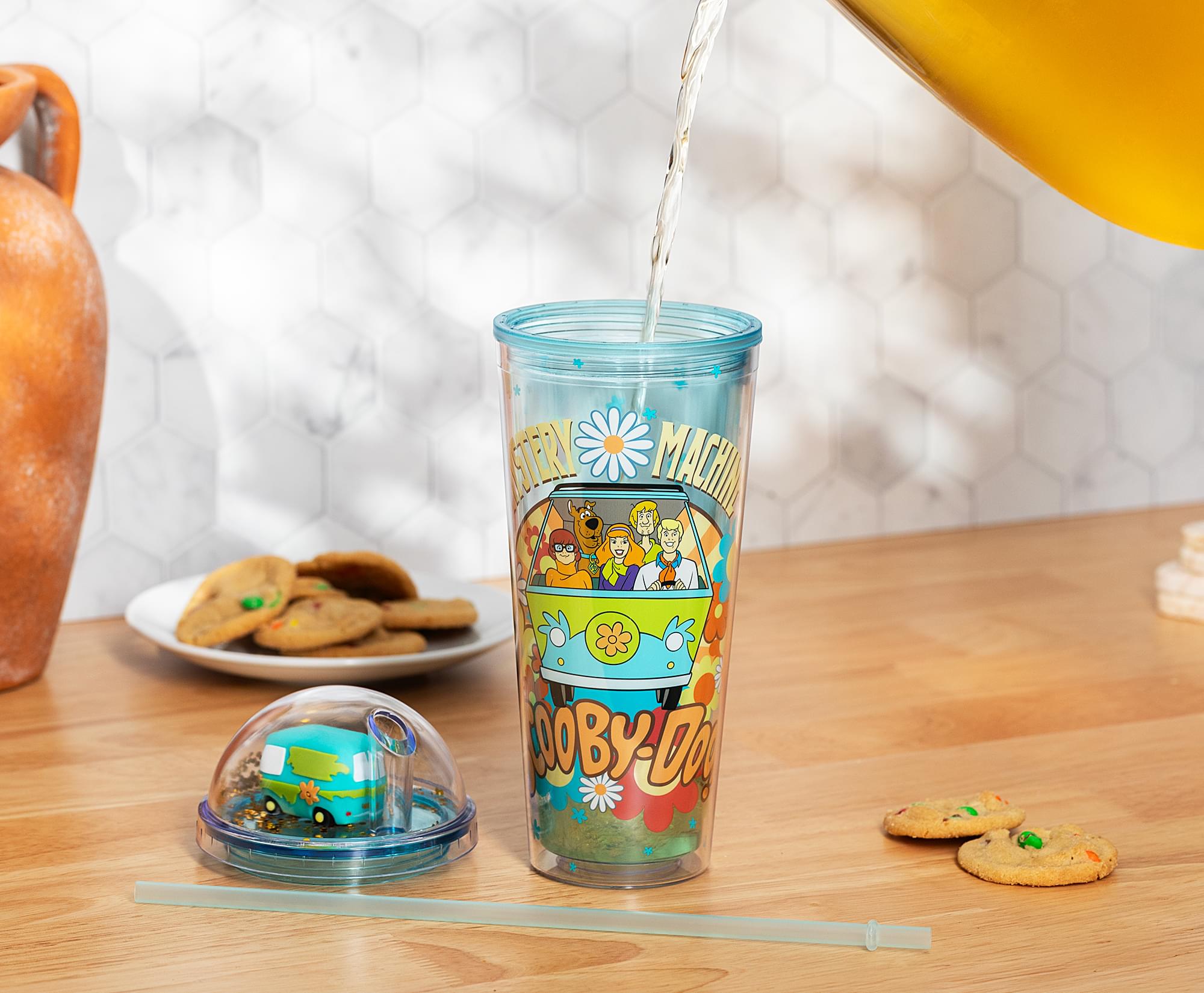 Silver Buffalo Scooby Doo Mystery Machine Gang 24 Ounce Carnival Cup ...