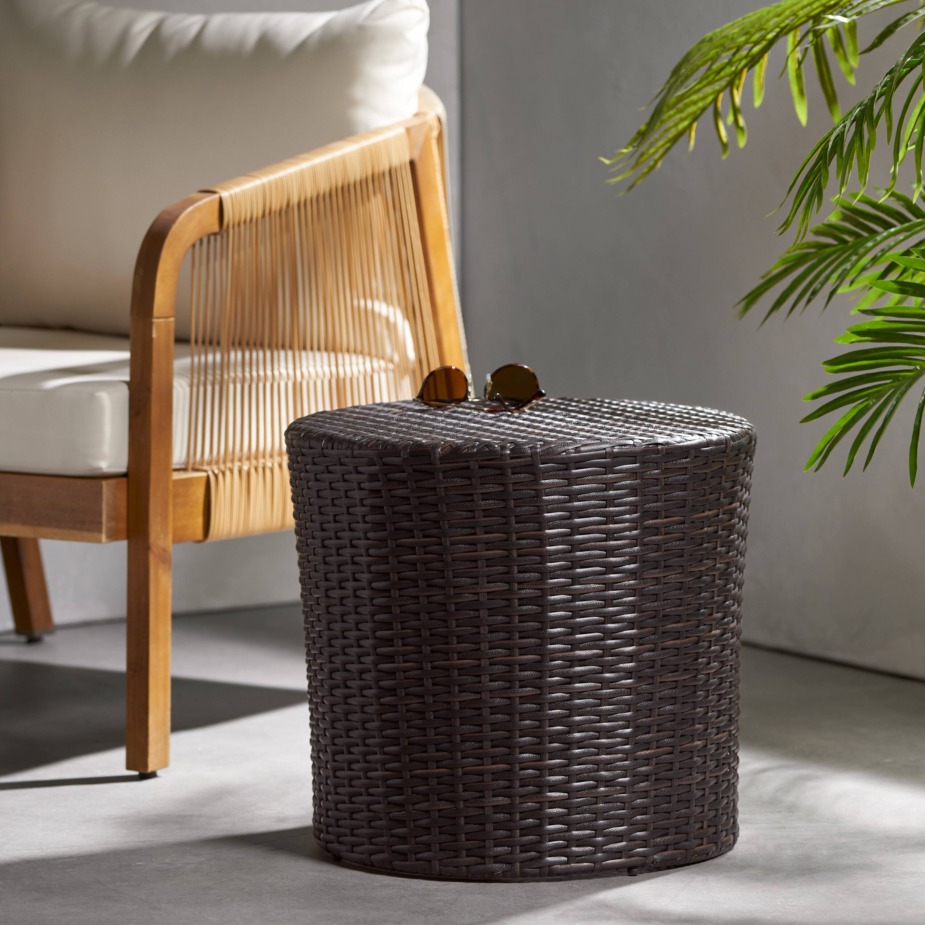 Whisen Outdoor Kingstown RD Wicker Barrel Side Table, Iron Frame Rattan ...