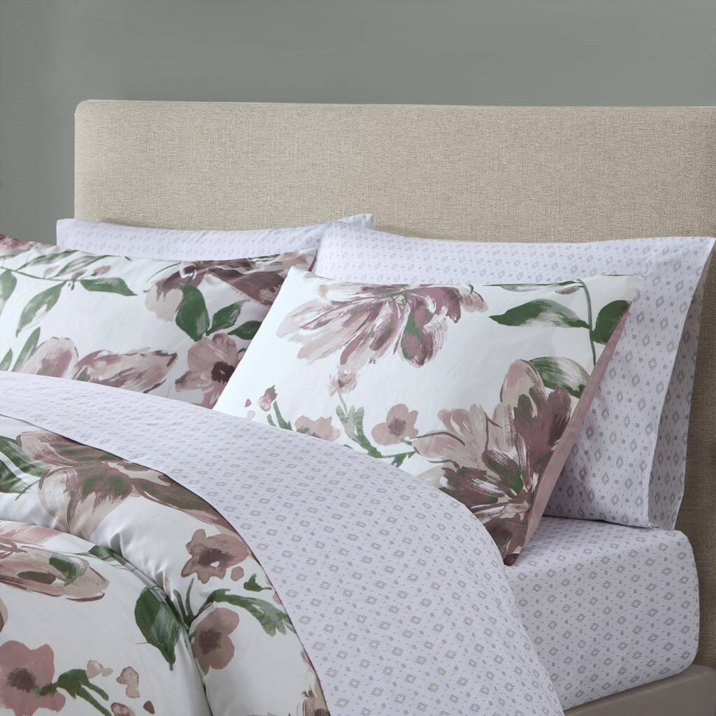 Gracie Mills Mckay Floral Elegance: Comforter and Sheet Ensemble Mauve ...