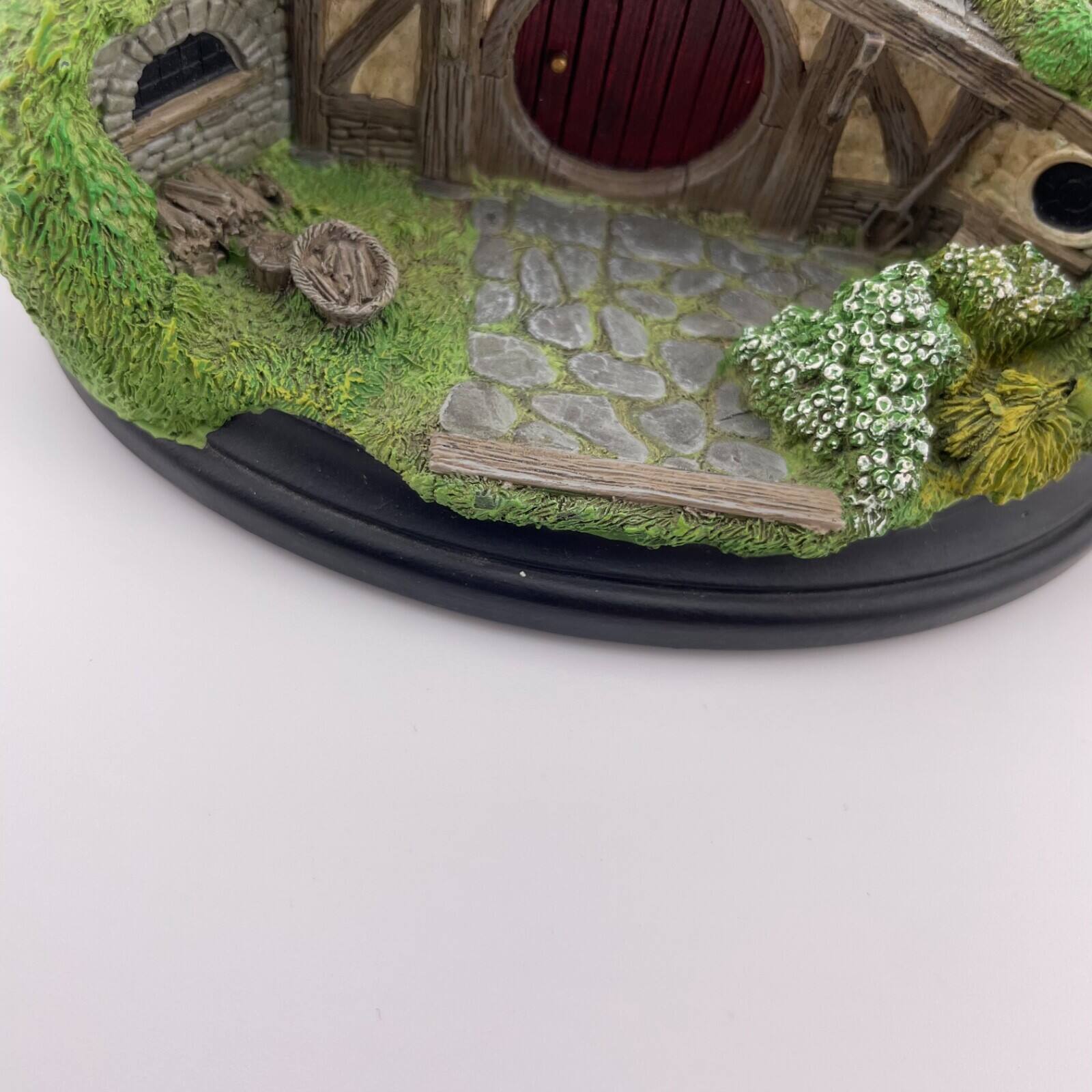 Weta Workshop Polystone Hobbit Hole 40 Bagshot Row (Red Door ...