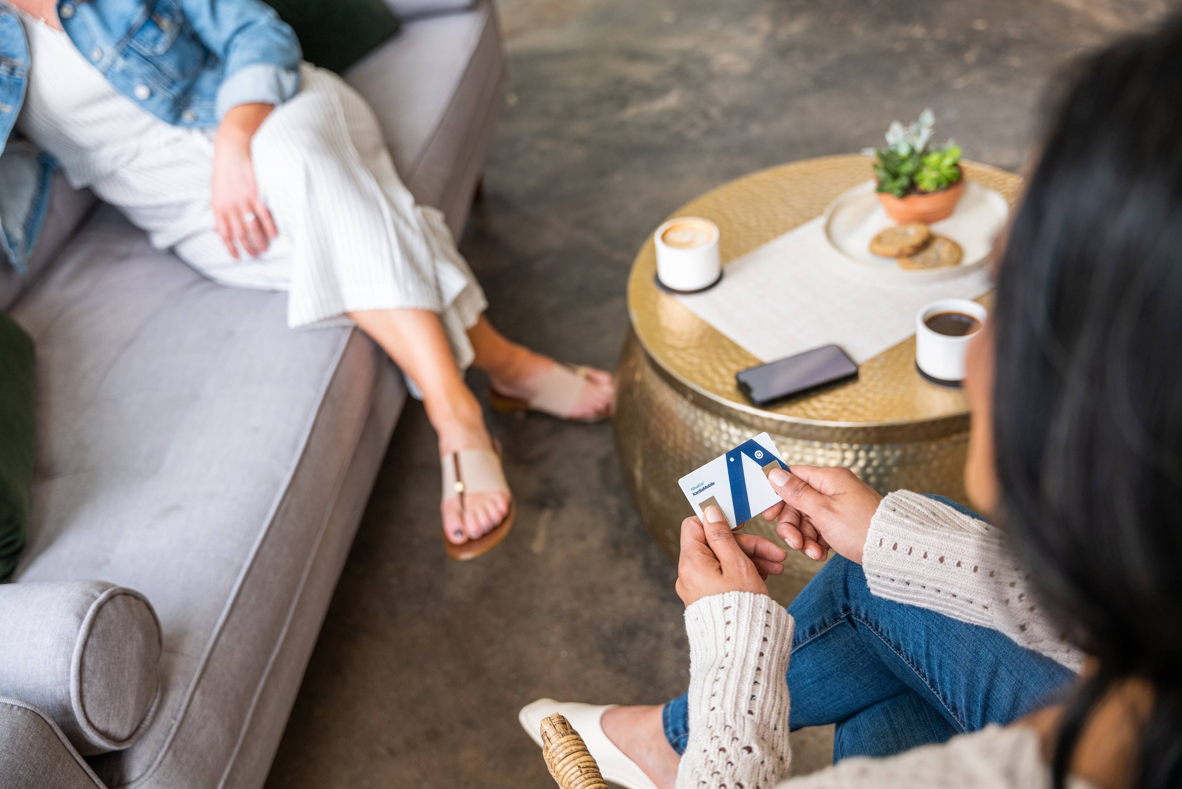 AliveCor KardiaMobile Card Personal EKG White AC-021-NUA-B - Best Buy