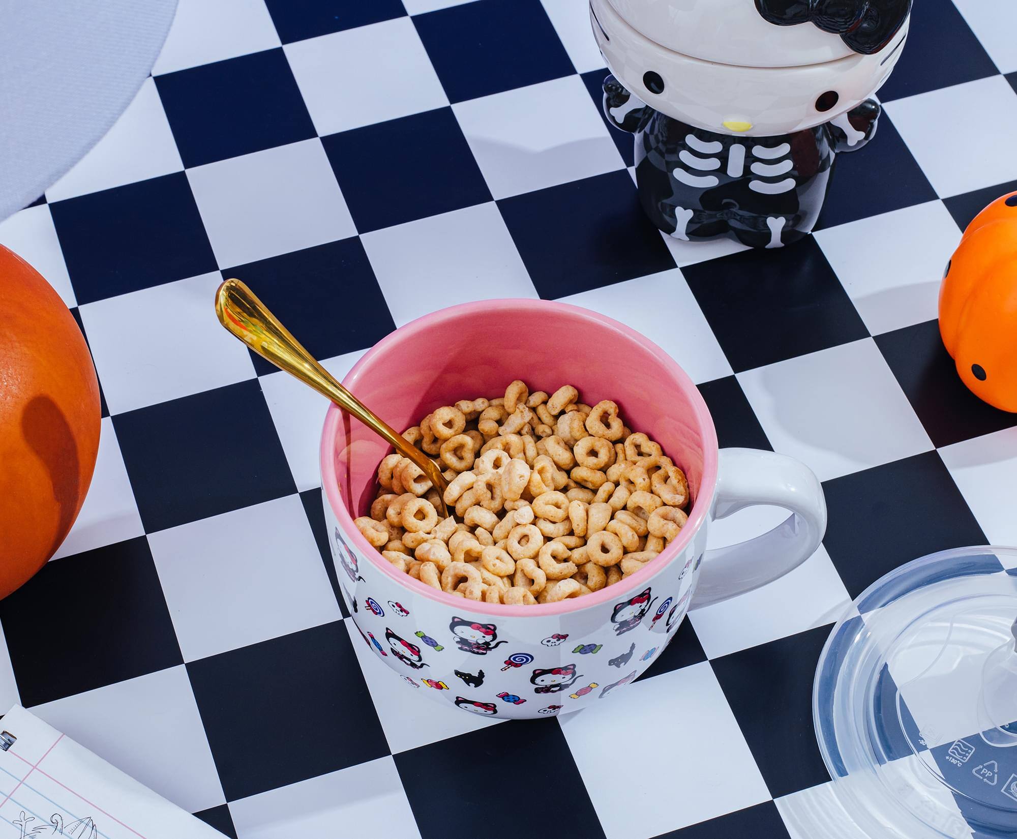 Silver Buffalo Sanrio Hello Kitty Cat Ceramic Soup Mug With Vented Lid ...