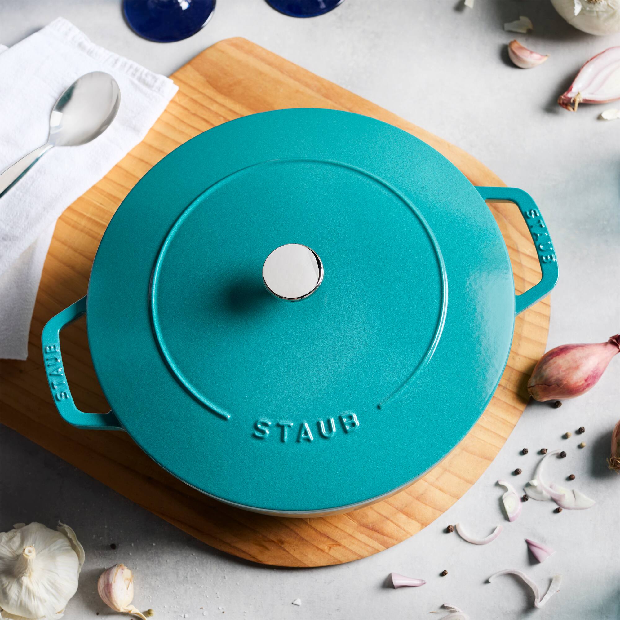 Staub Cast Iron Essential French Oven, Dutch Oven, 5 quart, serves 5 6 ...