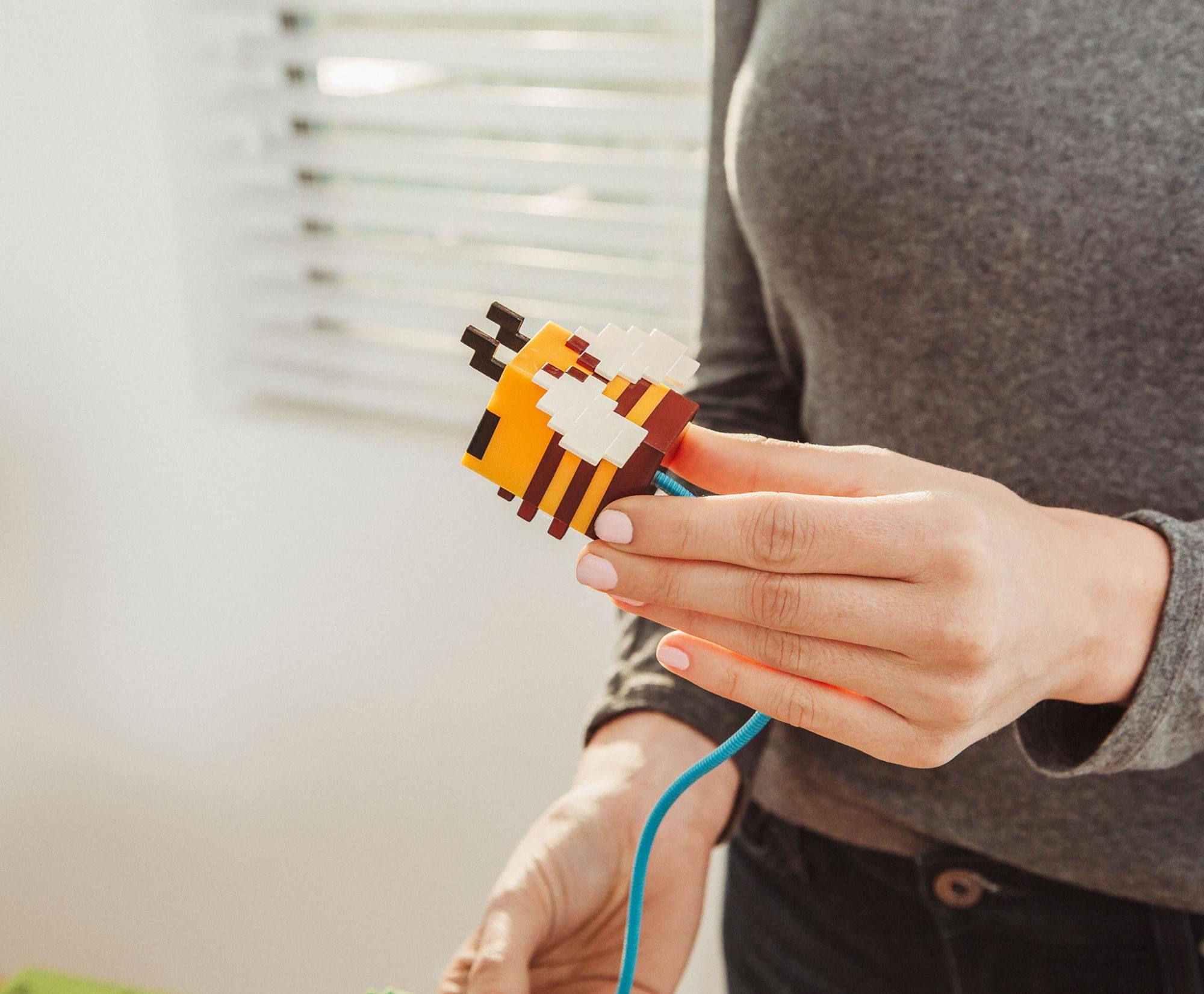 Ukonic Minecraft Bee Battery Powered Reading Light with Clip and ...