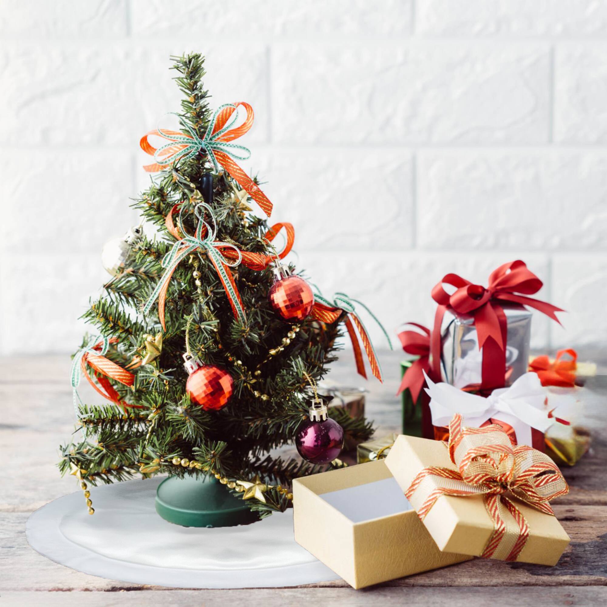 Northlight Mini Satin Christmas Tree Skirt with Faux Fur 20" White ...