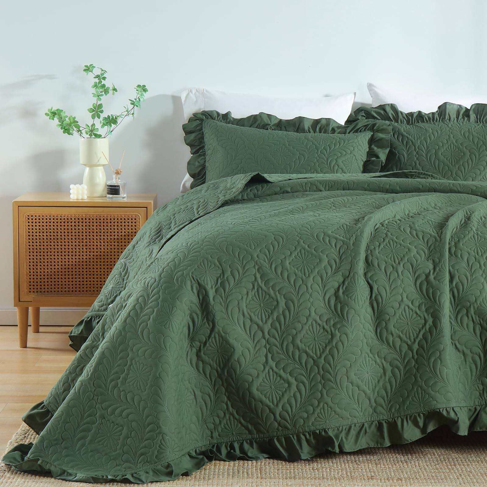 Comfort Essence Queen Quilt Set 3 Pieces Lightweight Bedspread90x98 ...