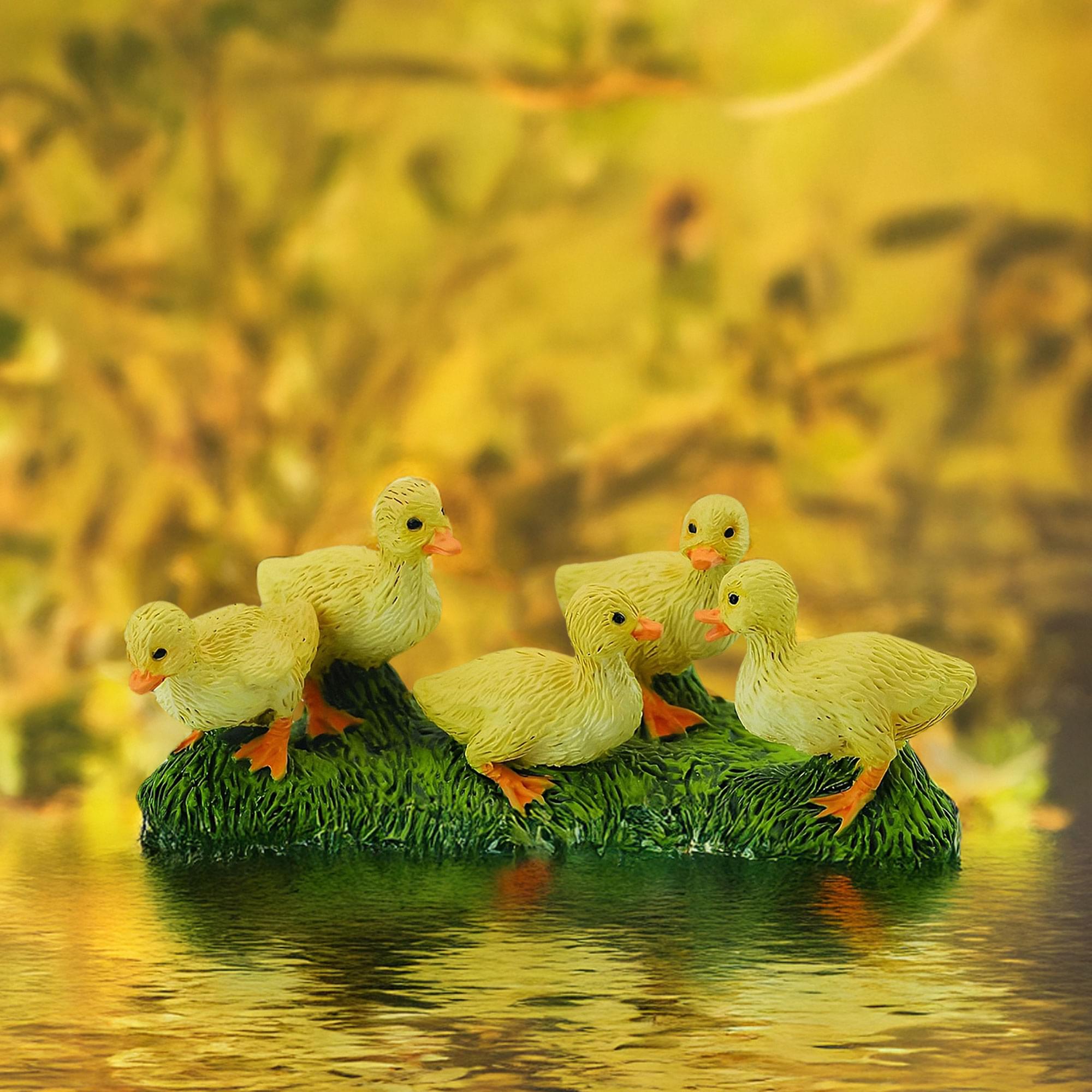 Breyer CollectA Farm Life Collection Miniature Figure | Ducklings ...