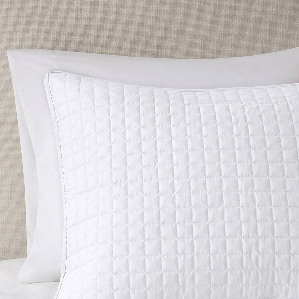 Gracie Mills Geoffrey 3 Piece Reversible Quilt Set White 8200-31SD5 ...
