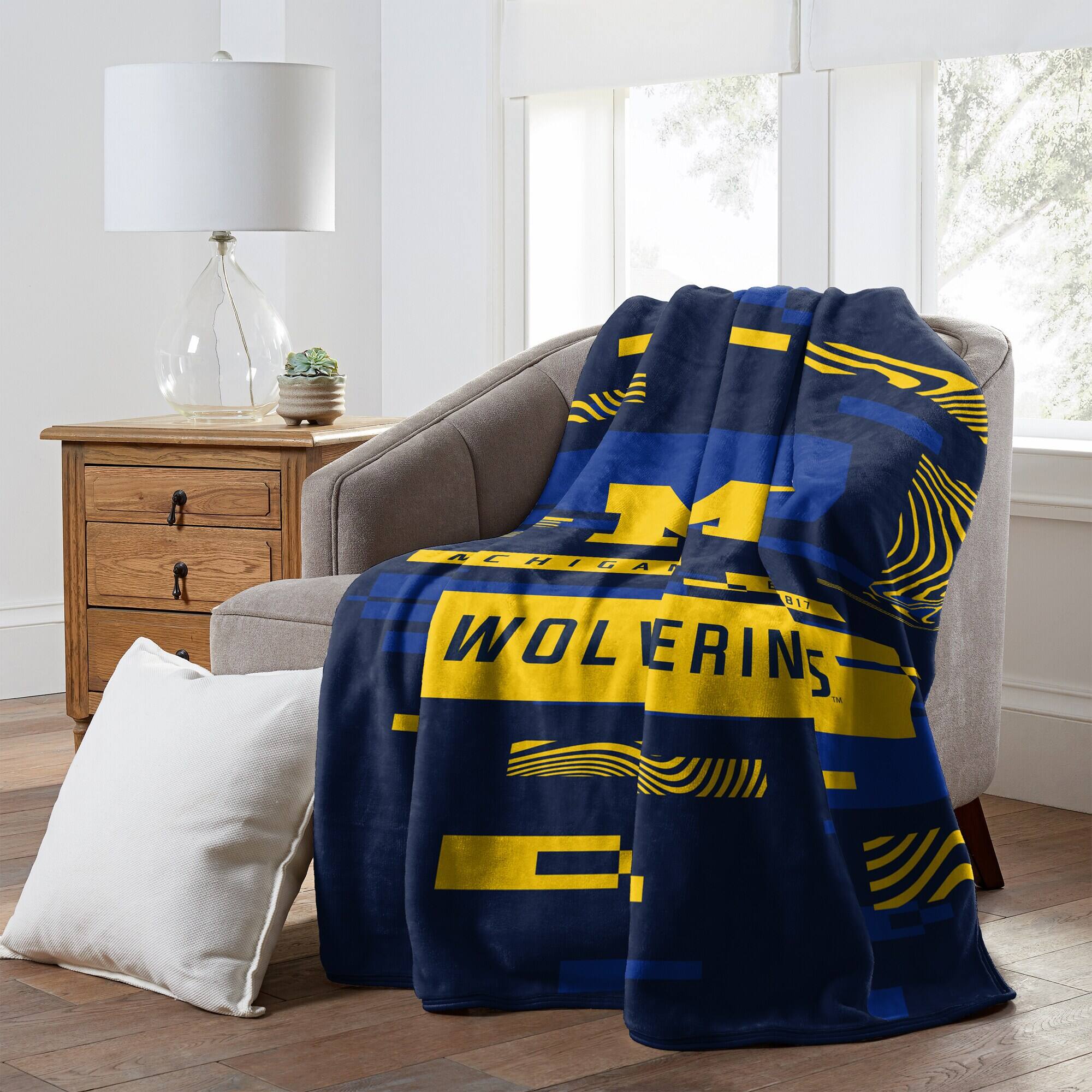 Northwest Michigan Wolverines 50" x 60" Digitize Raschel Throw Blanket ...