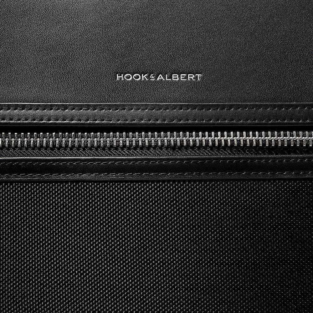 Best Buy: Hook & Albert 22" Spinner Suitcase Black WHL-BLK-22