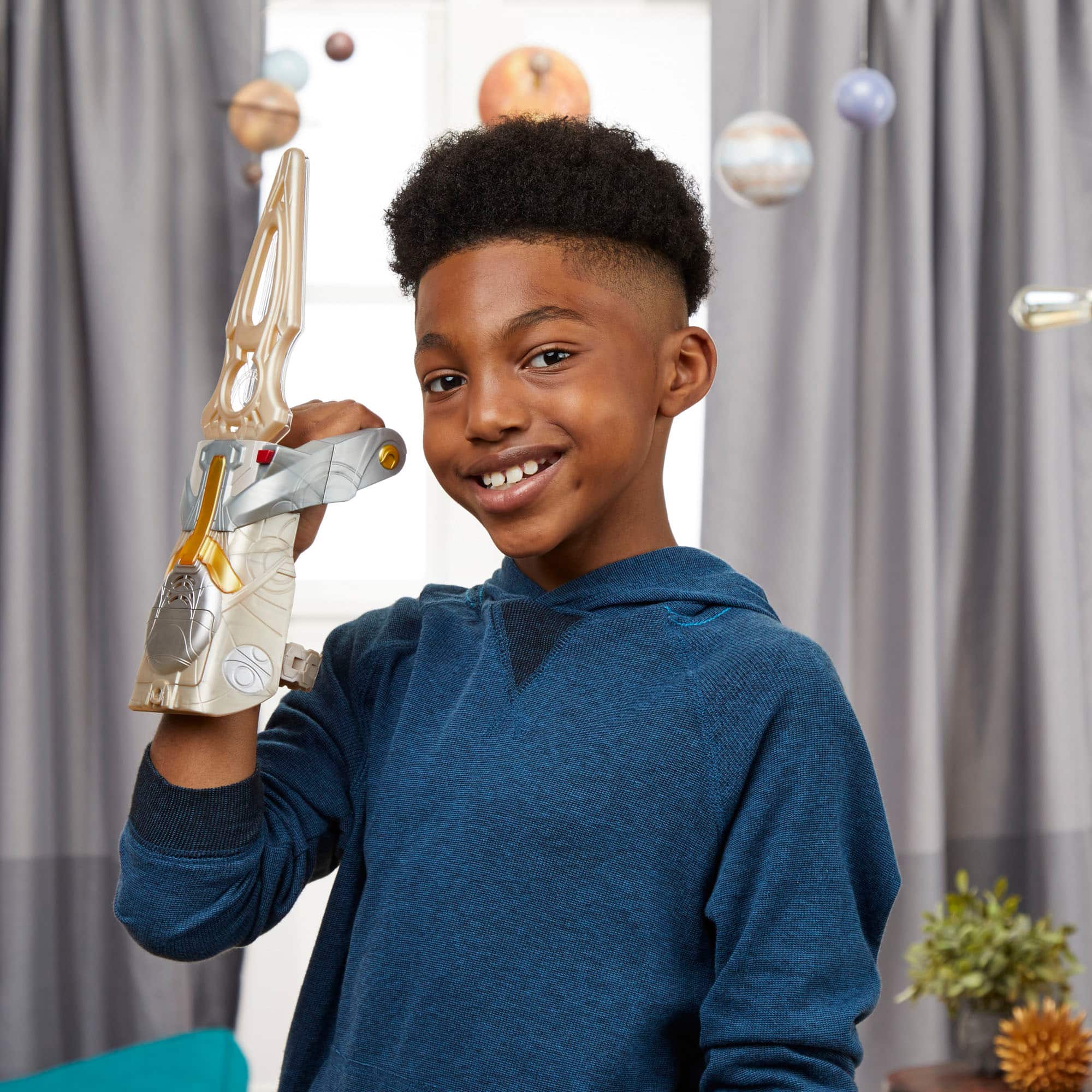 Best Buy: Marvel The Eternals Deluxe Cosmic FX Gauntlet With Sounds And ...