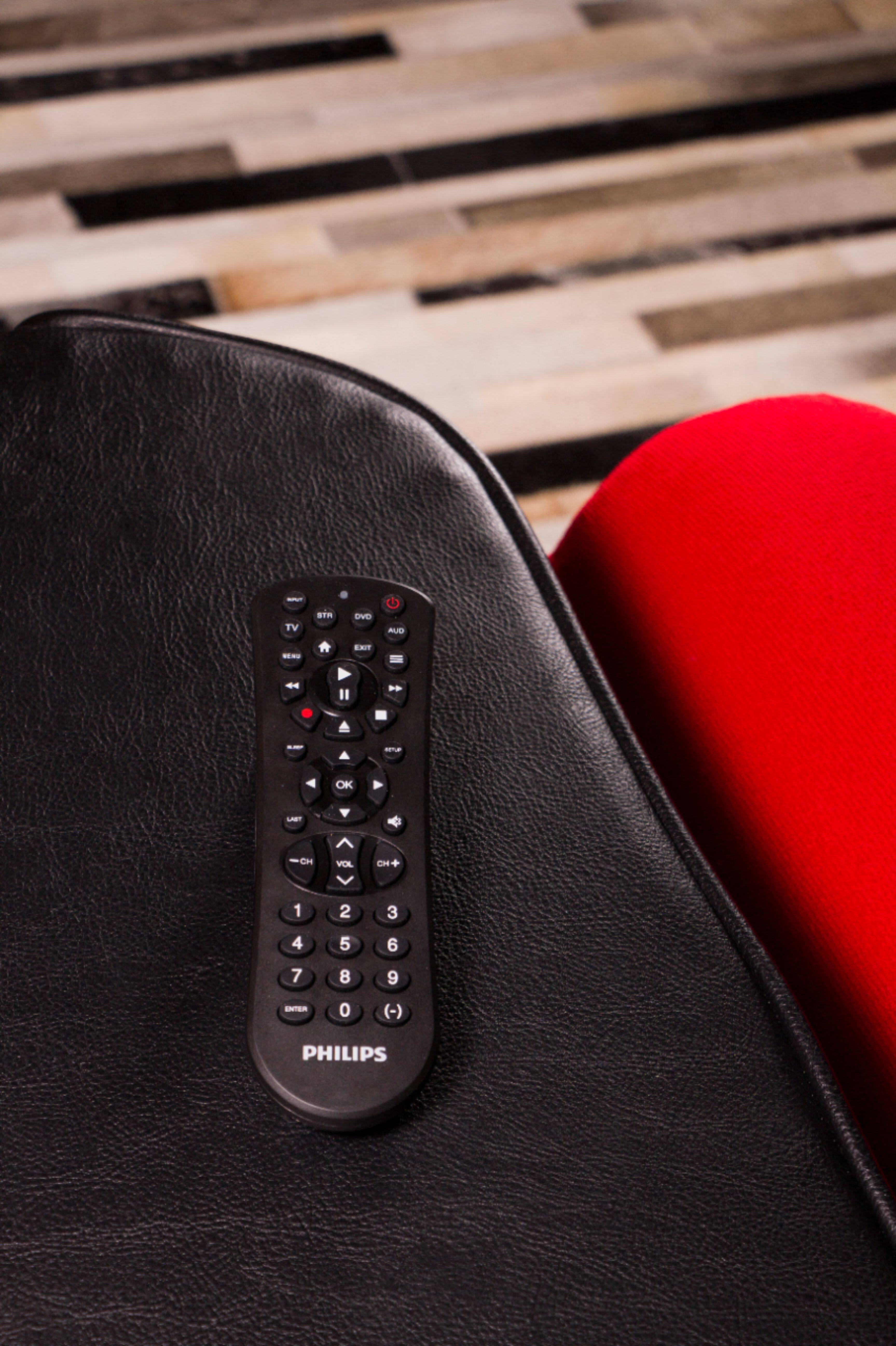 Questions and Answers: Philips 4-Device Universal Remote Control Black ... Questions and Answers: Philips 4-Device Universal Remote Control Black ...