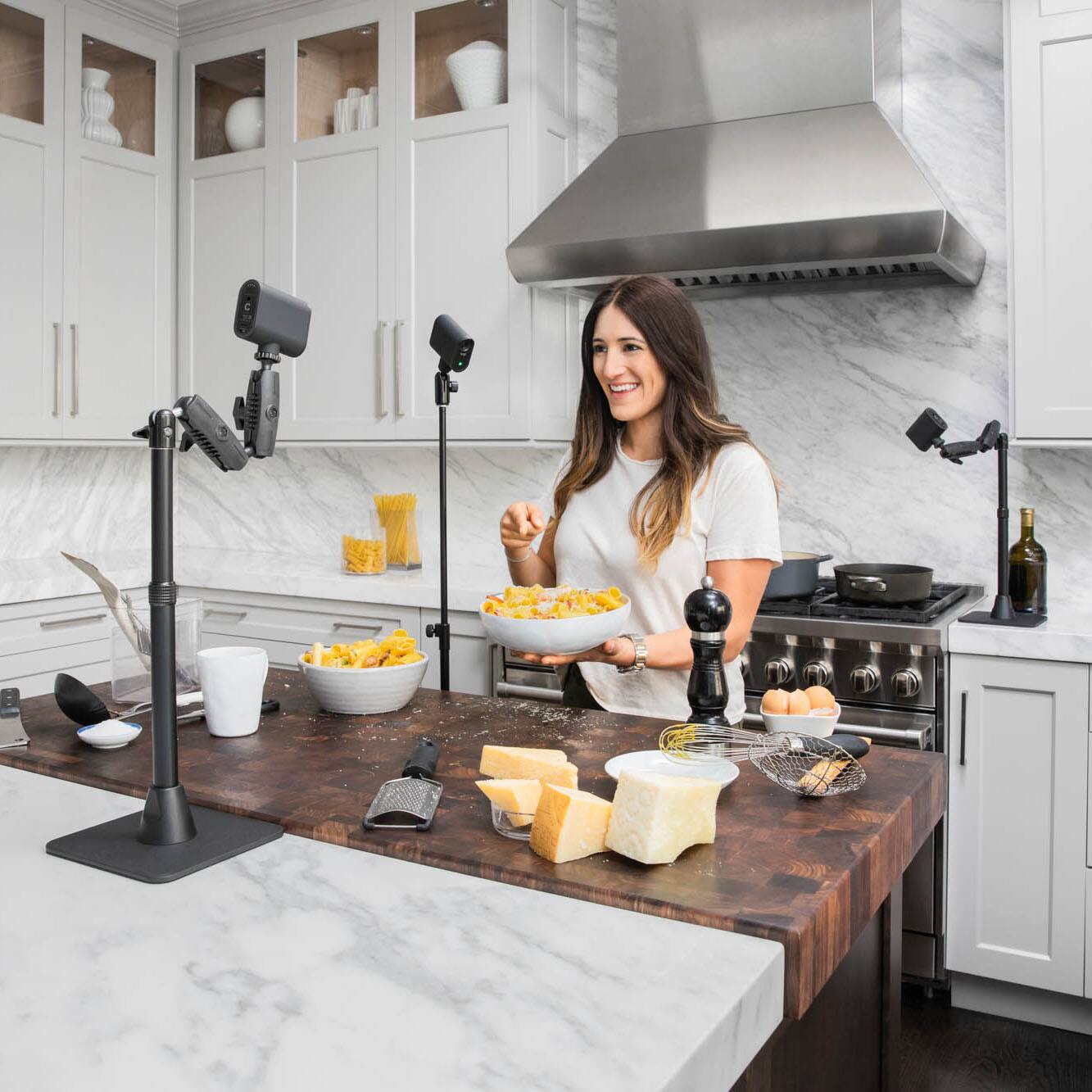 Customer Reviews: Logitech Mevo Table Stand 24" Monopod Black 955 ...