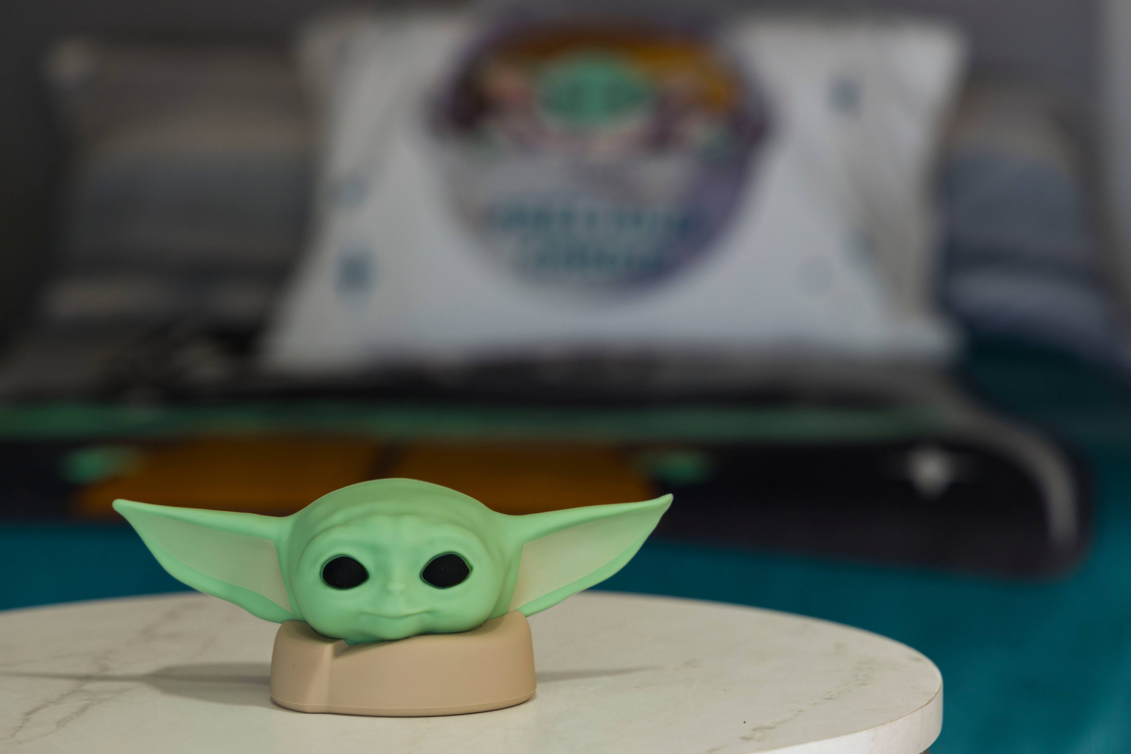 Customer Reviews: Star Wars The Mandalorian LED Baby Yoda Battery or ...