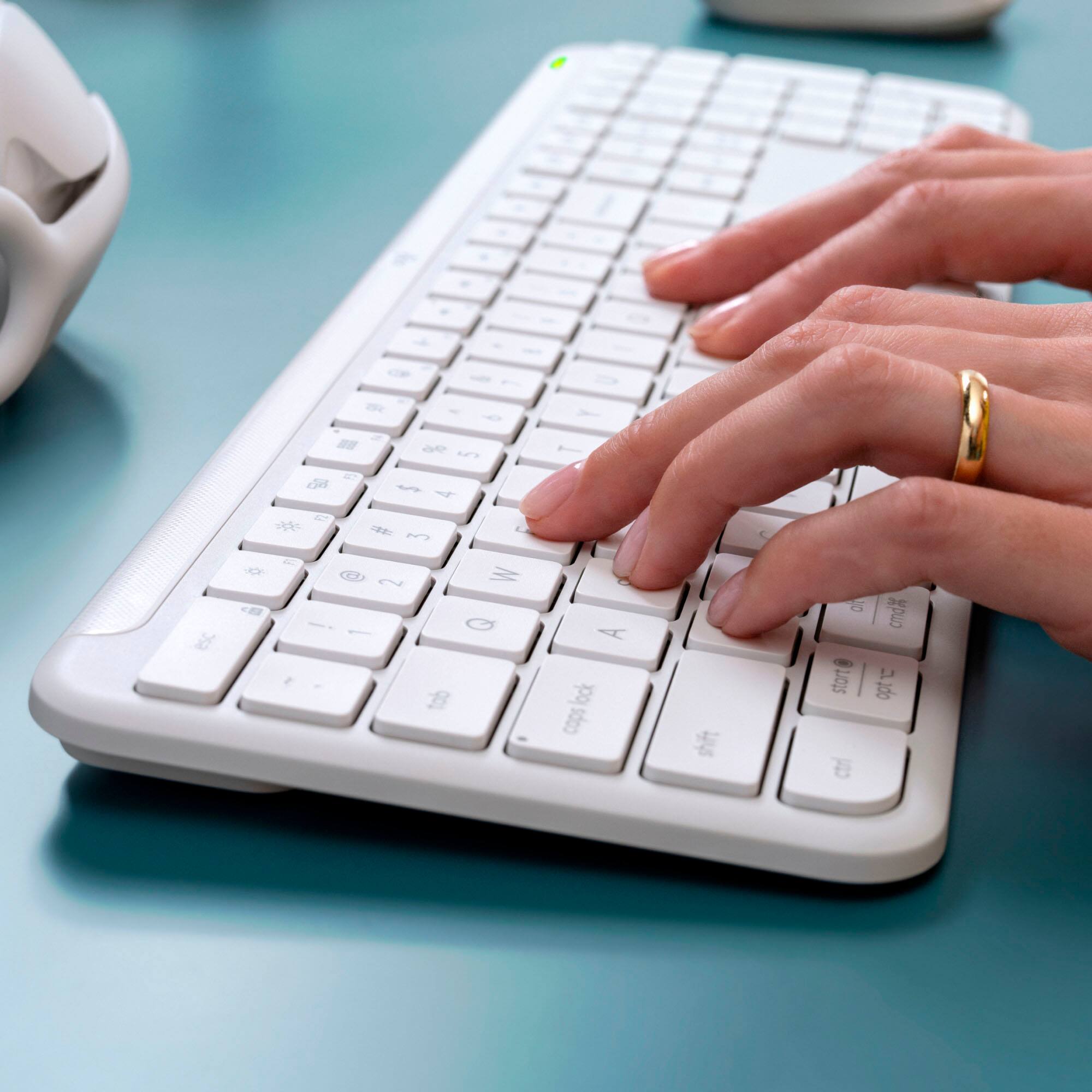 Customer Reviews Logitech K950 Signature Slim Full Size Wireless Keyboard For Windows And Mac