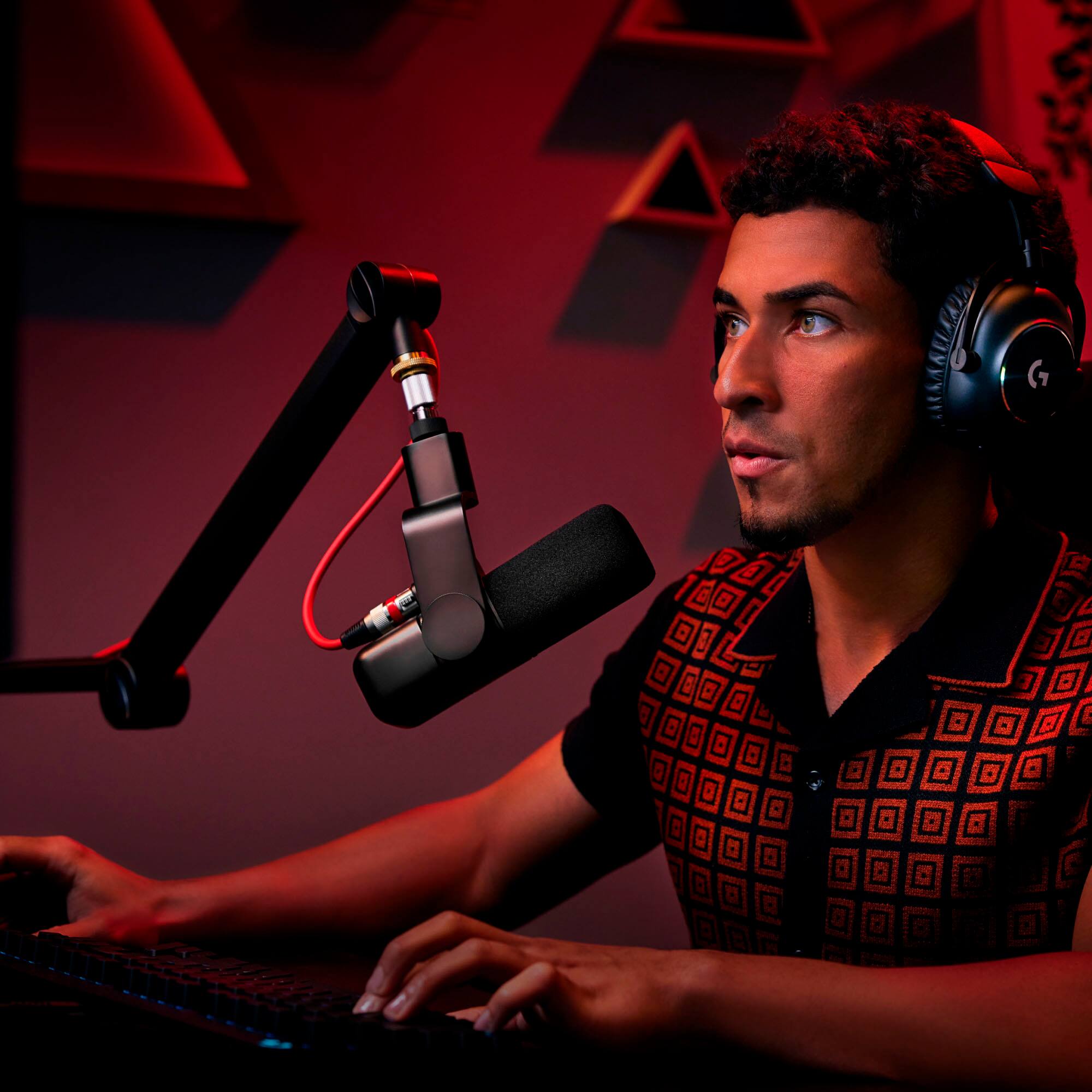 Logitech Yeti Studio Supercardioid Active Dynamic XLR Broadcast ...