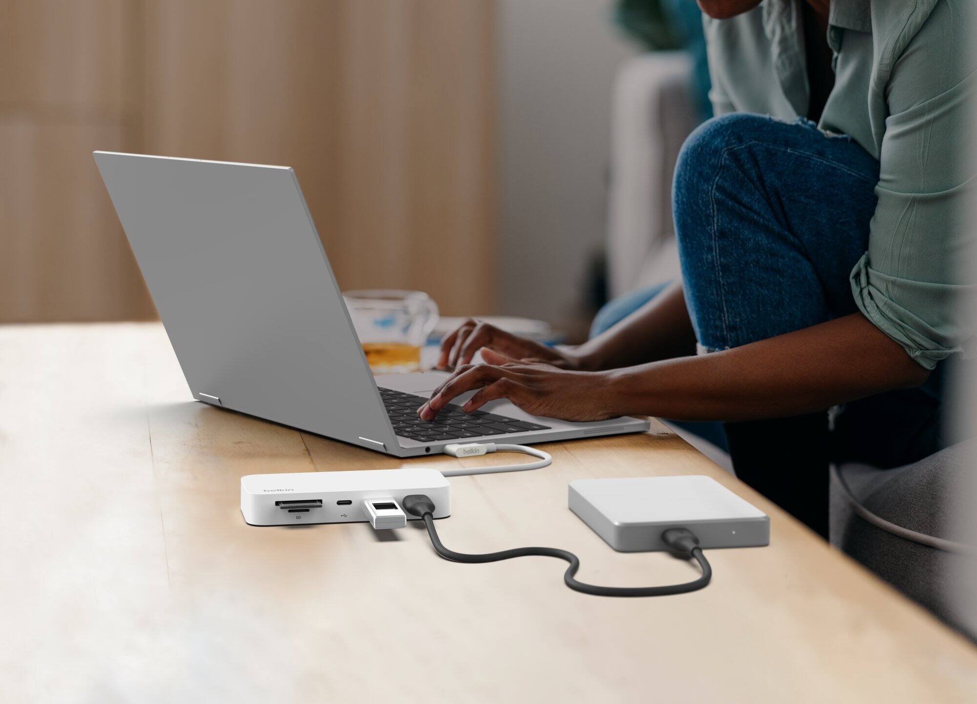 Best Buy: Belkin USB-C 6-in-1 Multiport Hub with Mount Powered USB Hub ...