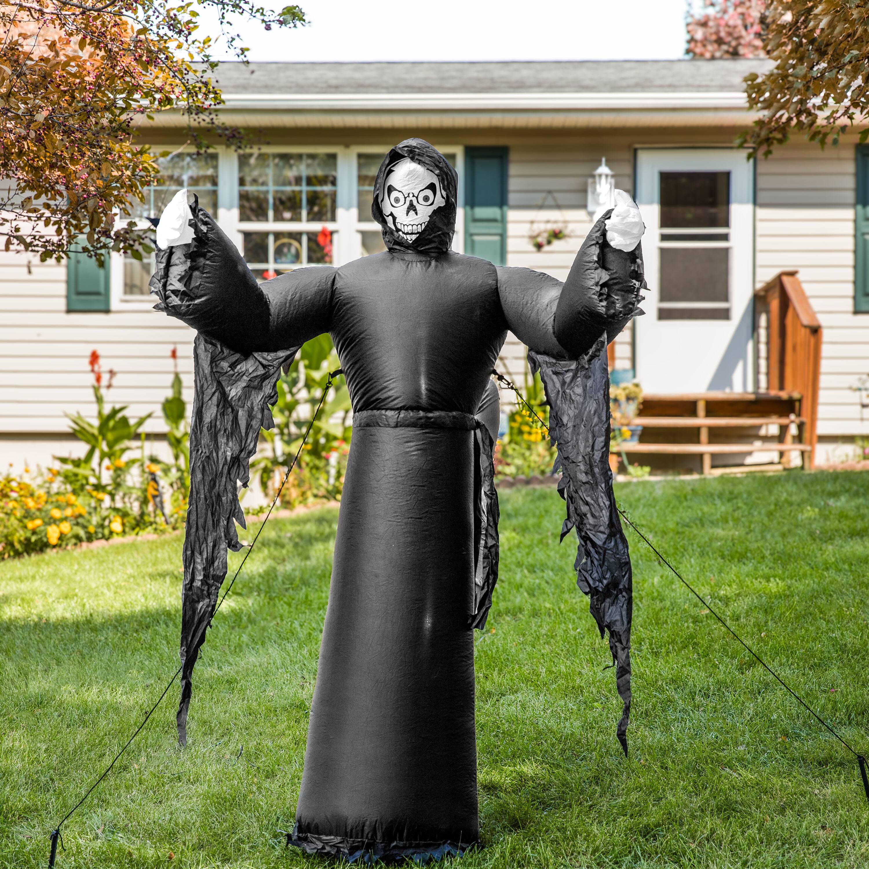 Sunnydaze 7 ft Grisly Grim Reaper Outdoor Inflatable Halloween ...