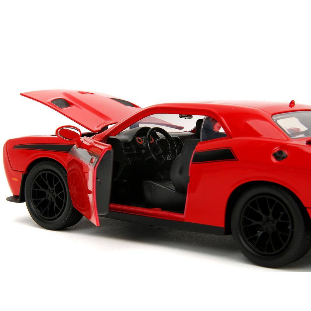 Jada 2015 Dodge Challenger Red w/ Black Stripes & Glenn Figure – The Walking Dead (2010–2022 ...