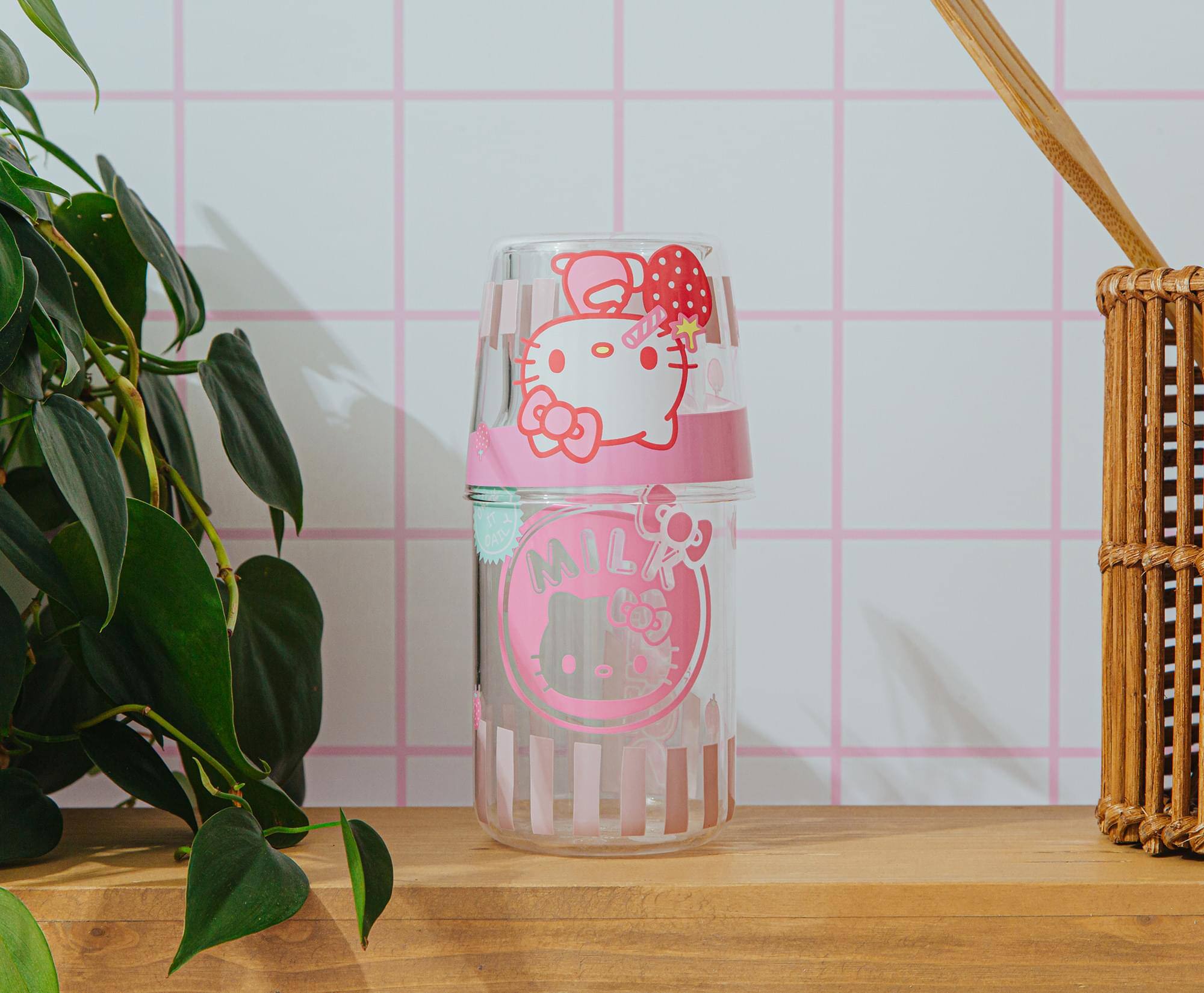 Silver Buffalo Sanrio Hello Kitty Strawberry Milk 18 Ounce Glass ...