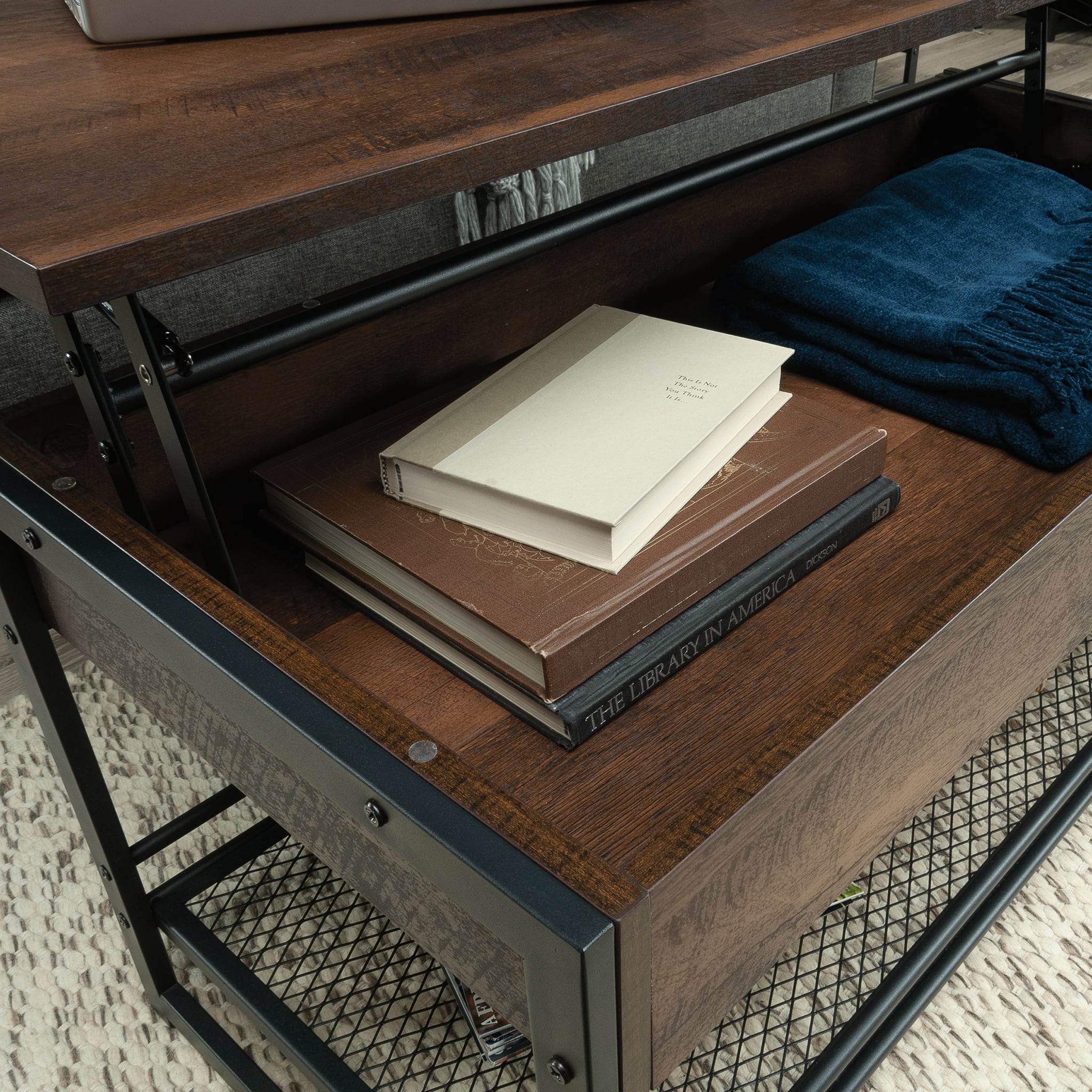 Sauder Briarbrook Lift Top Coffee Table Bo Barrel Oak 430269 Sauder Briarbrook Lift Top Coffee Table Bo Barrel Oak 430269