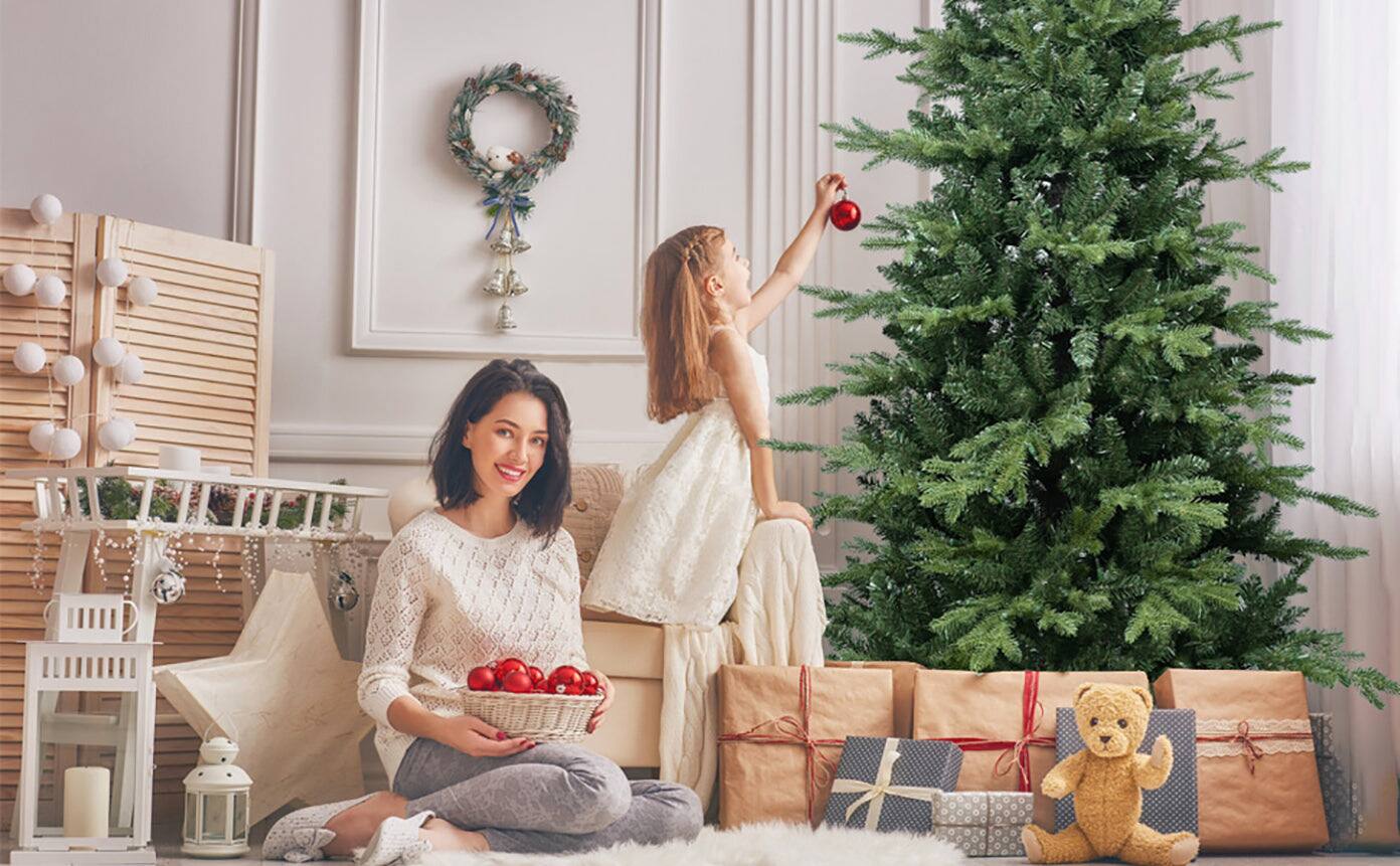 BreeBe 6.5FT PVC+PE Christmas Tree with 2142 Tips Full & Lush Hinged ...