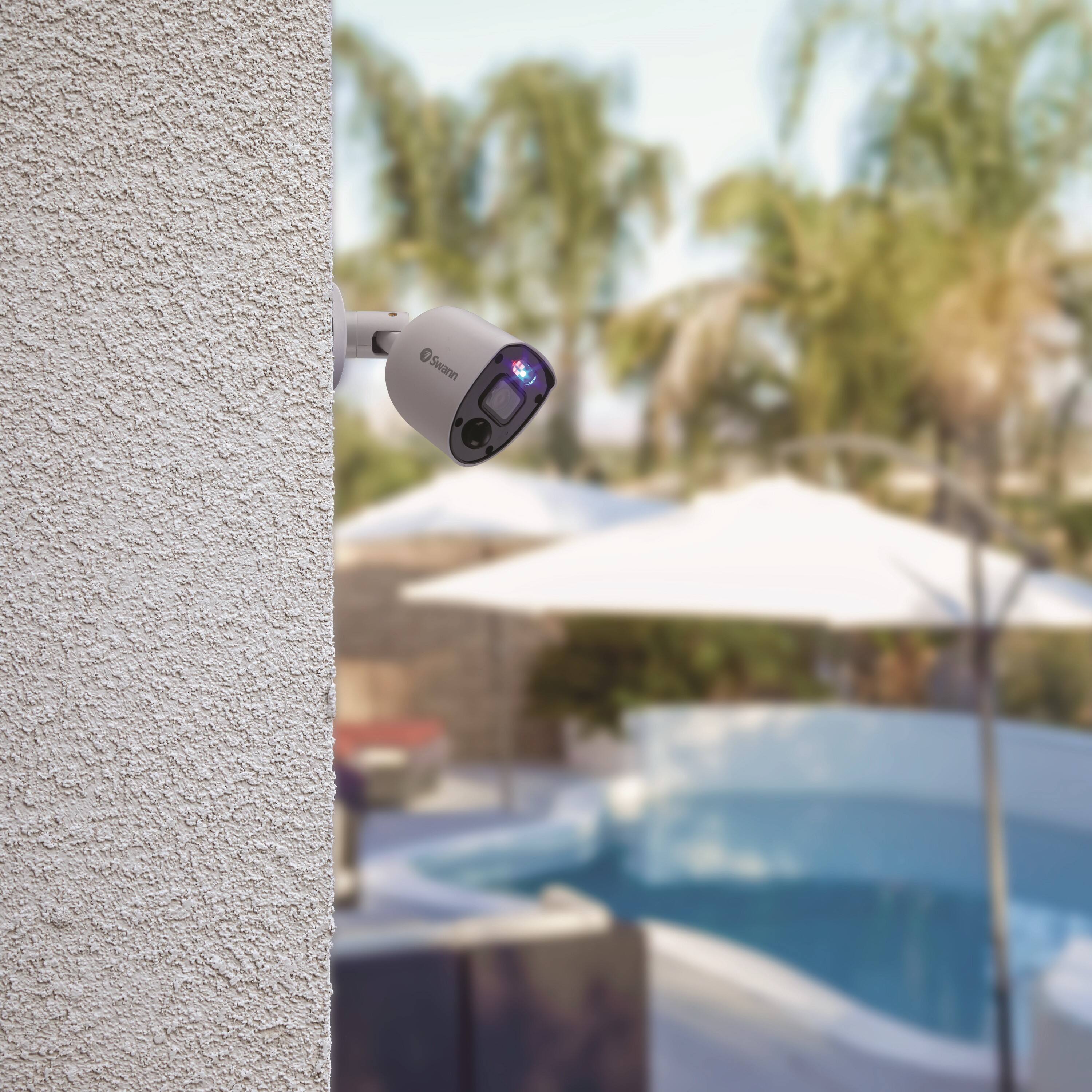 Swann 1080p SwannForce™ Camera w/ Police Style Flashing Lights & Color ...