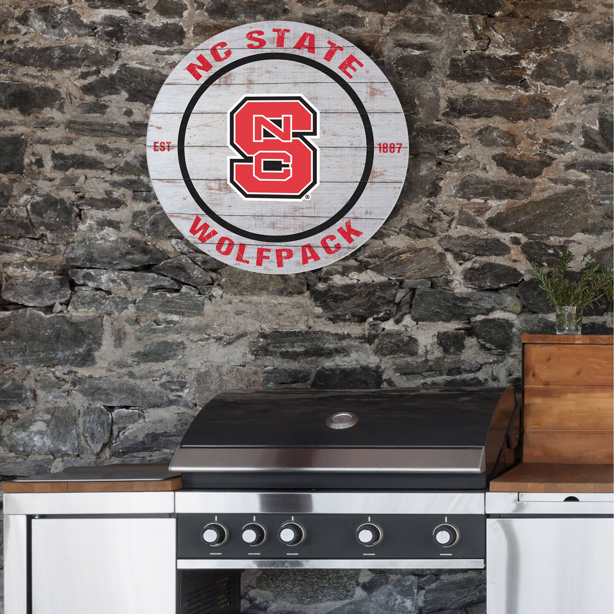 Jardine NC State Wolfpack 20'' x 20'' Indoor/Outdoor Weathered Circle ...