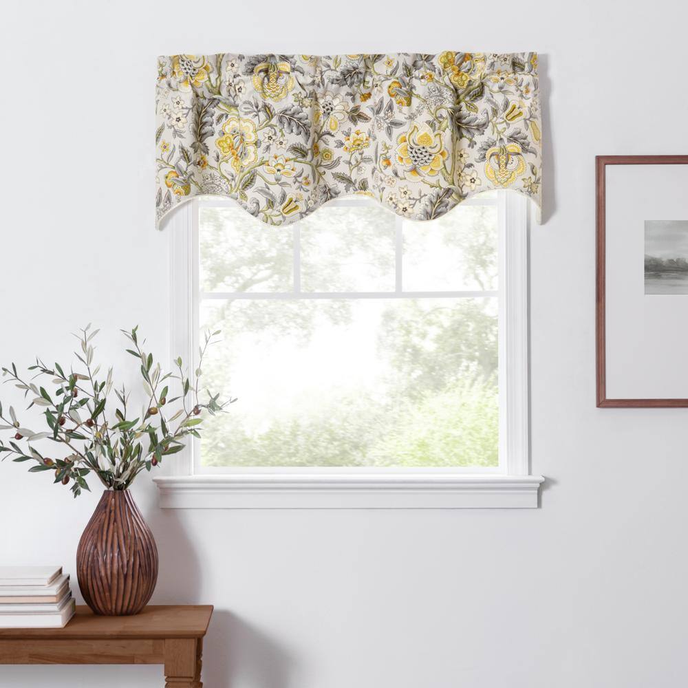 Ellis Curtain Regency Scallop Shaped 3