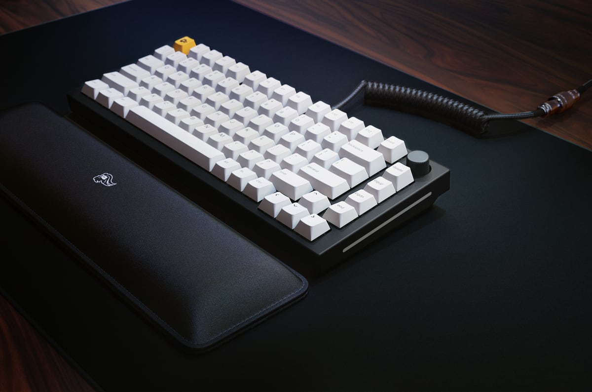 Glorious GMMK PRO Prebuilt 75% Wired Mechanical Keyboard Black GLO-GMMK-P75-FOX-B - Best Buy