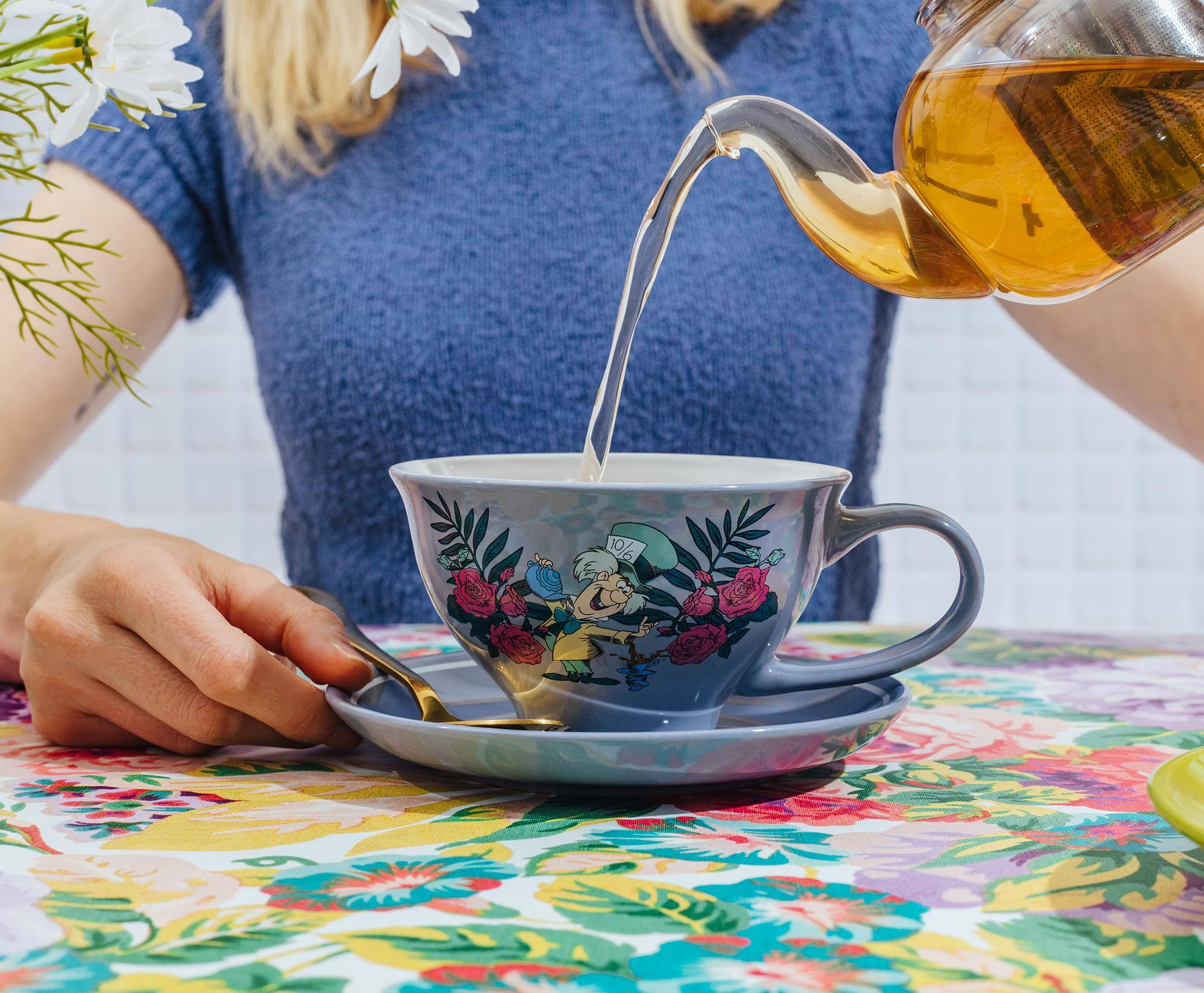Silver Buffalo Disney Alice In Wonderland Mad Hatter Teacup and Saucer ...