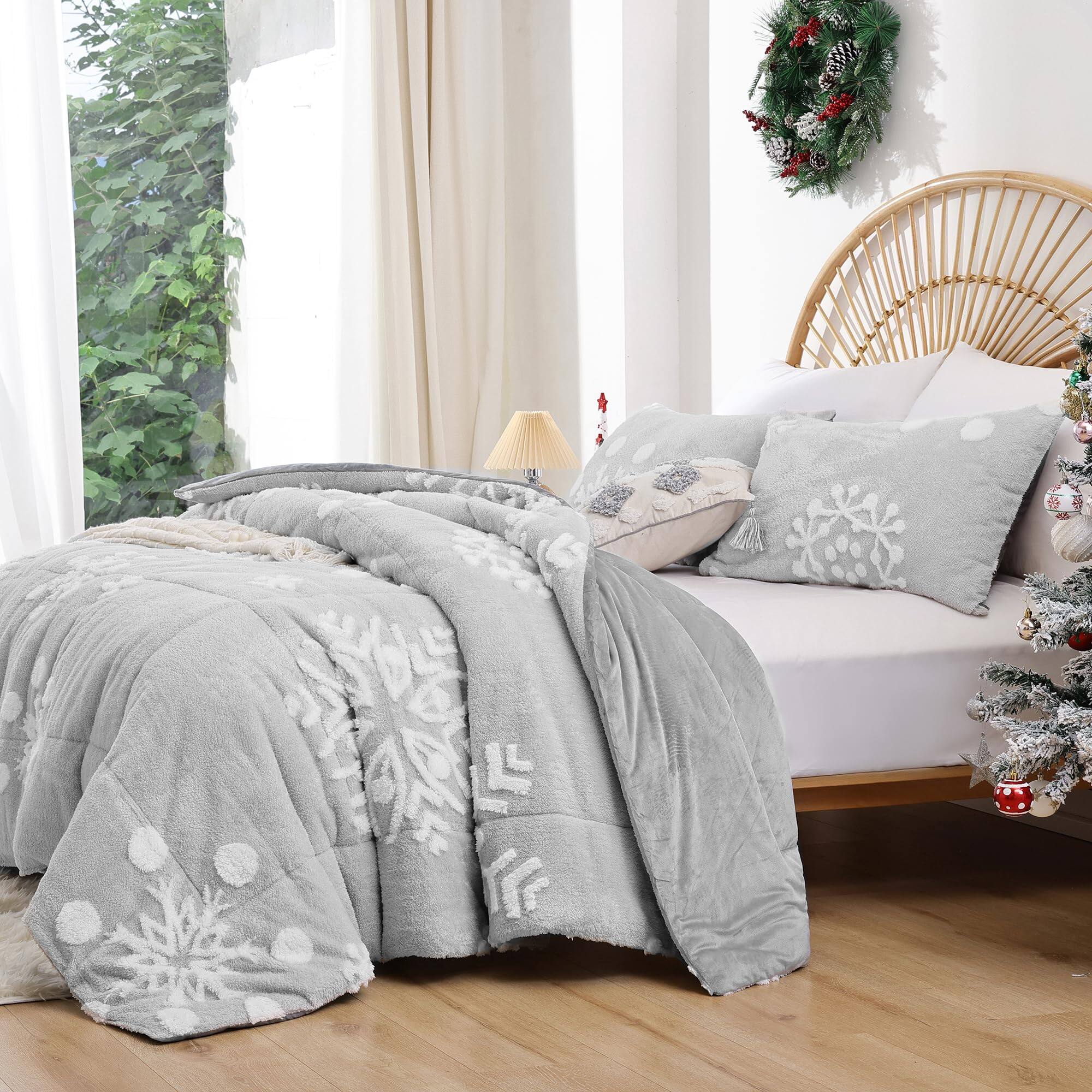 Dapper Styles Christmas Bedding Queen Comforter Set With Snowflake ...