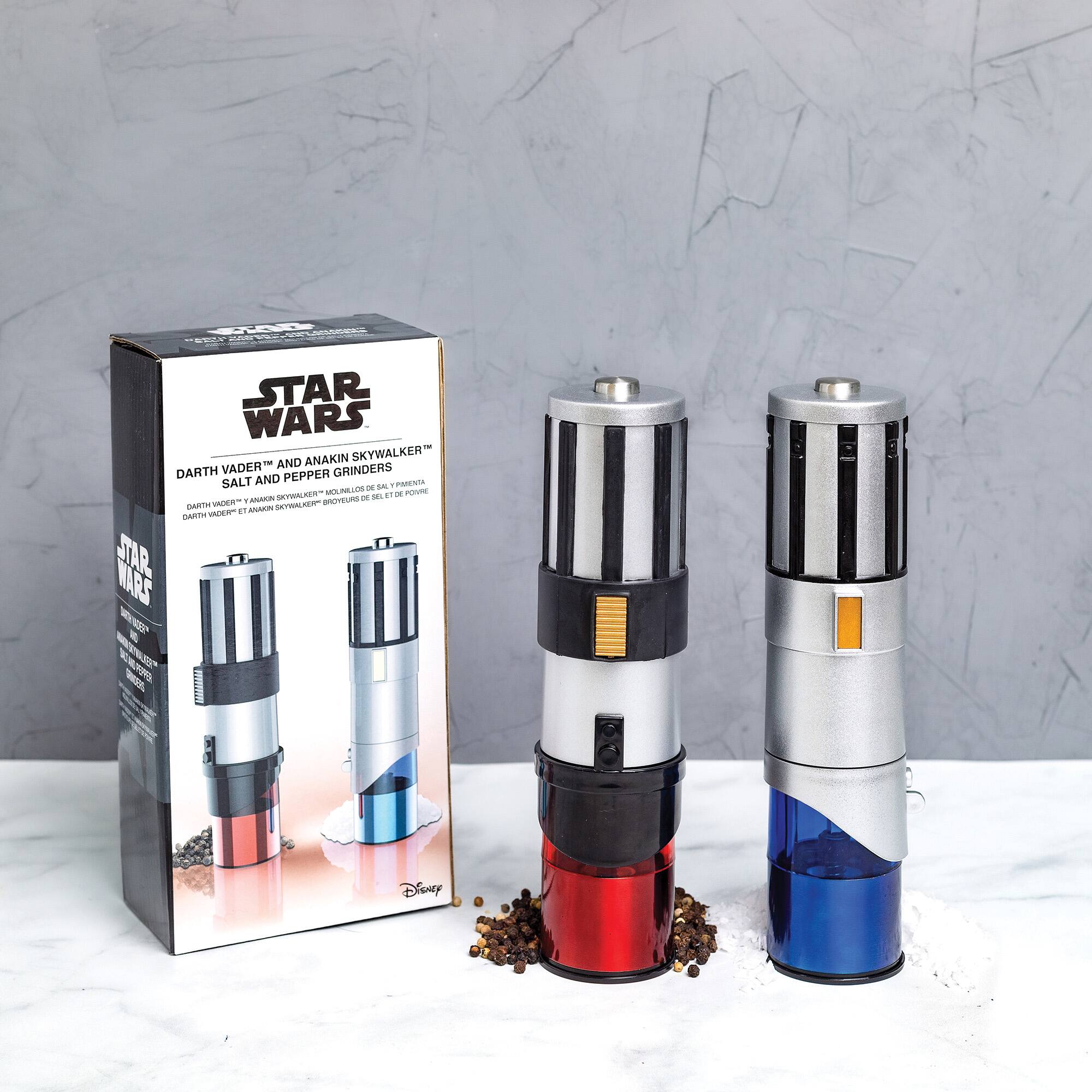 Customer Reviews: Uncanny Brands Star Wars lightsaber electric salt and ...