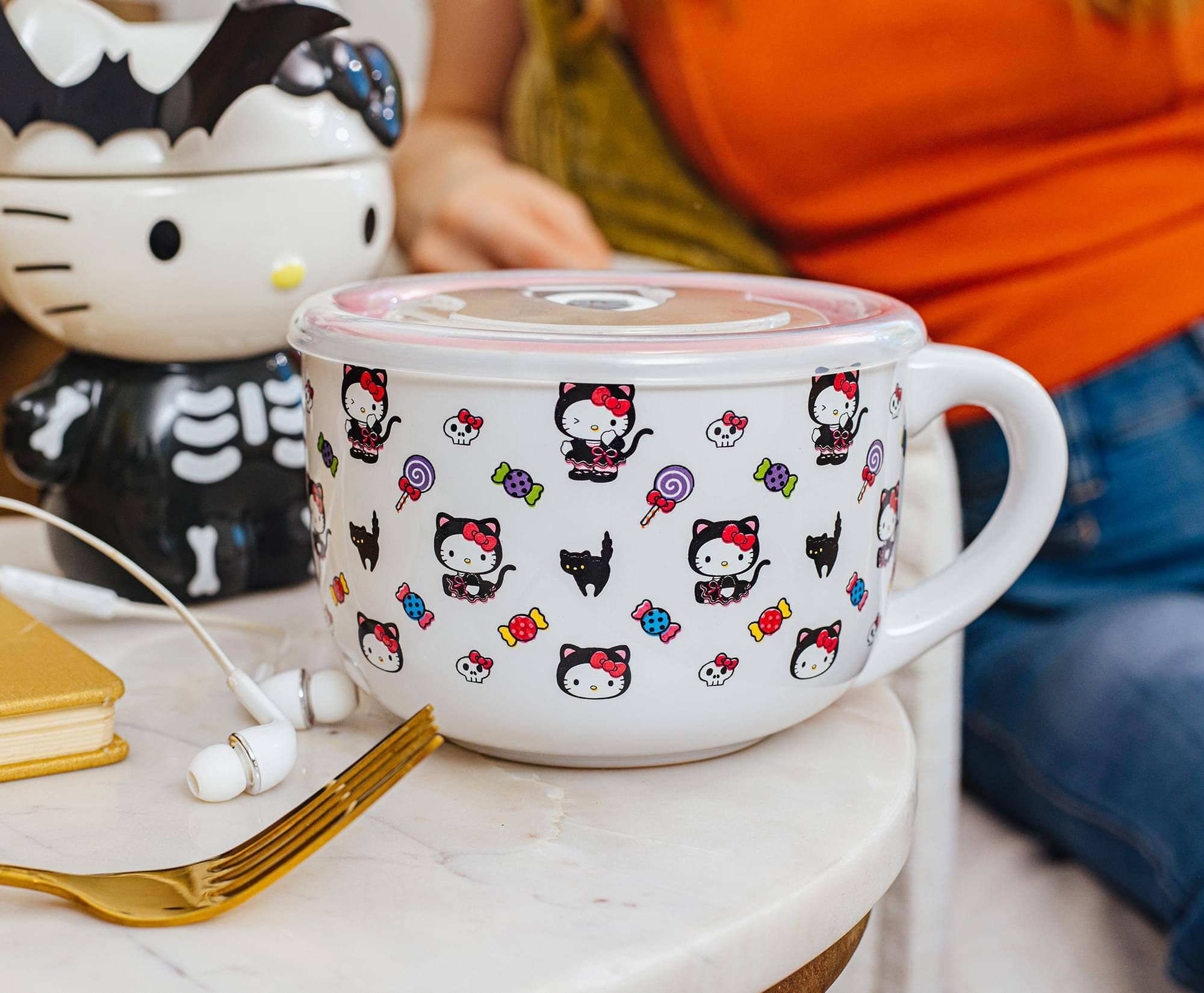 Silver Buffalo Sanrio Hello Kitty Cat Ceramic Soup Mug With Vented Lid ...