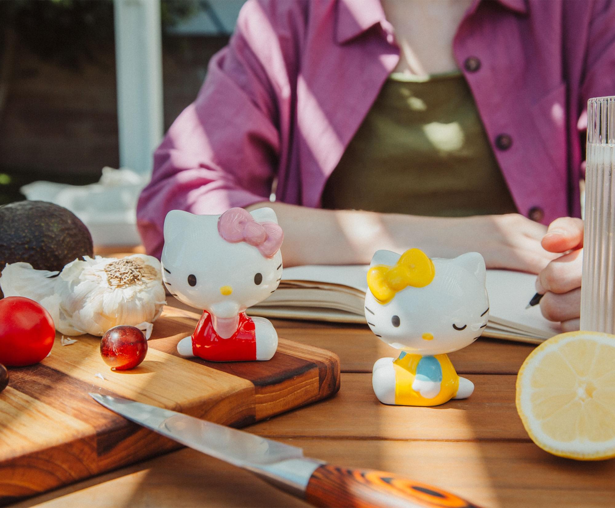 Silver Buffalo Sanrio Hello Kitty and Mimmy Ceramic Salt and Pepper ...