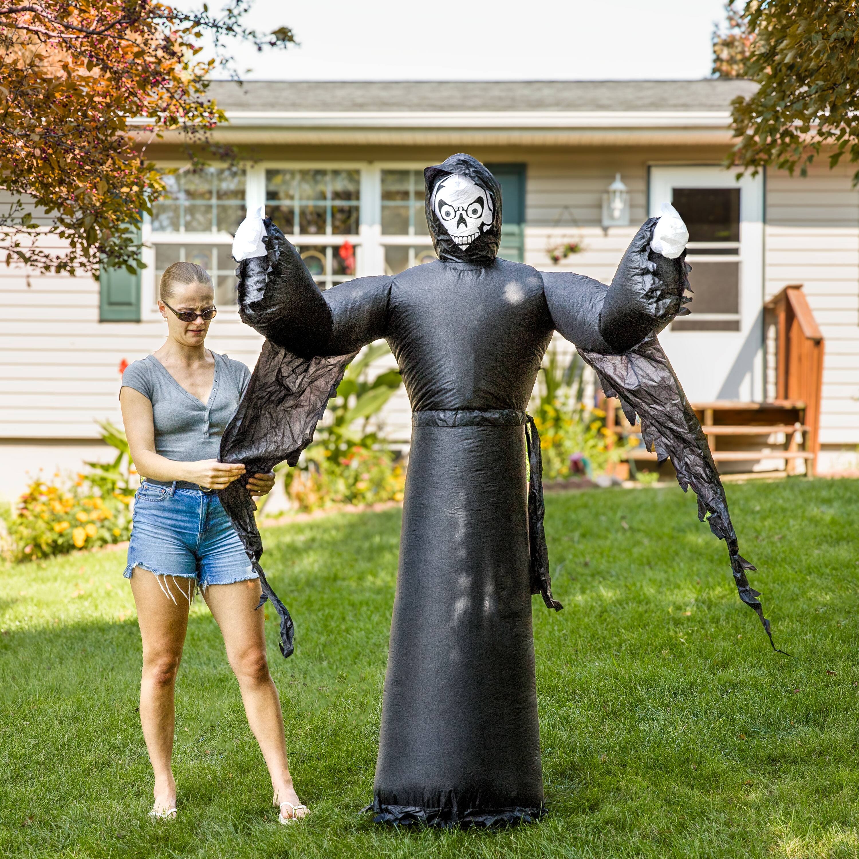 Sunnydaze 7 ft Grisly Grim Reaper Outdoor Inflatable Halloween Decoration Black LDE-7111 - Best Buy