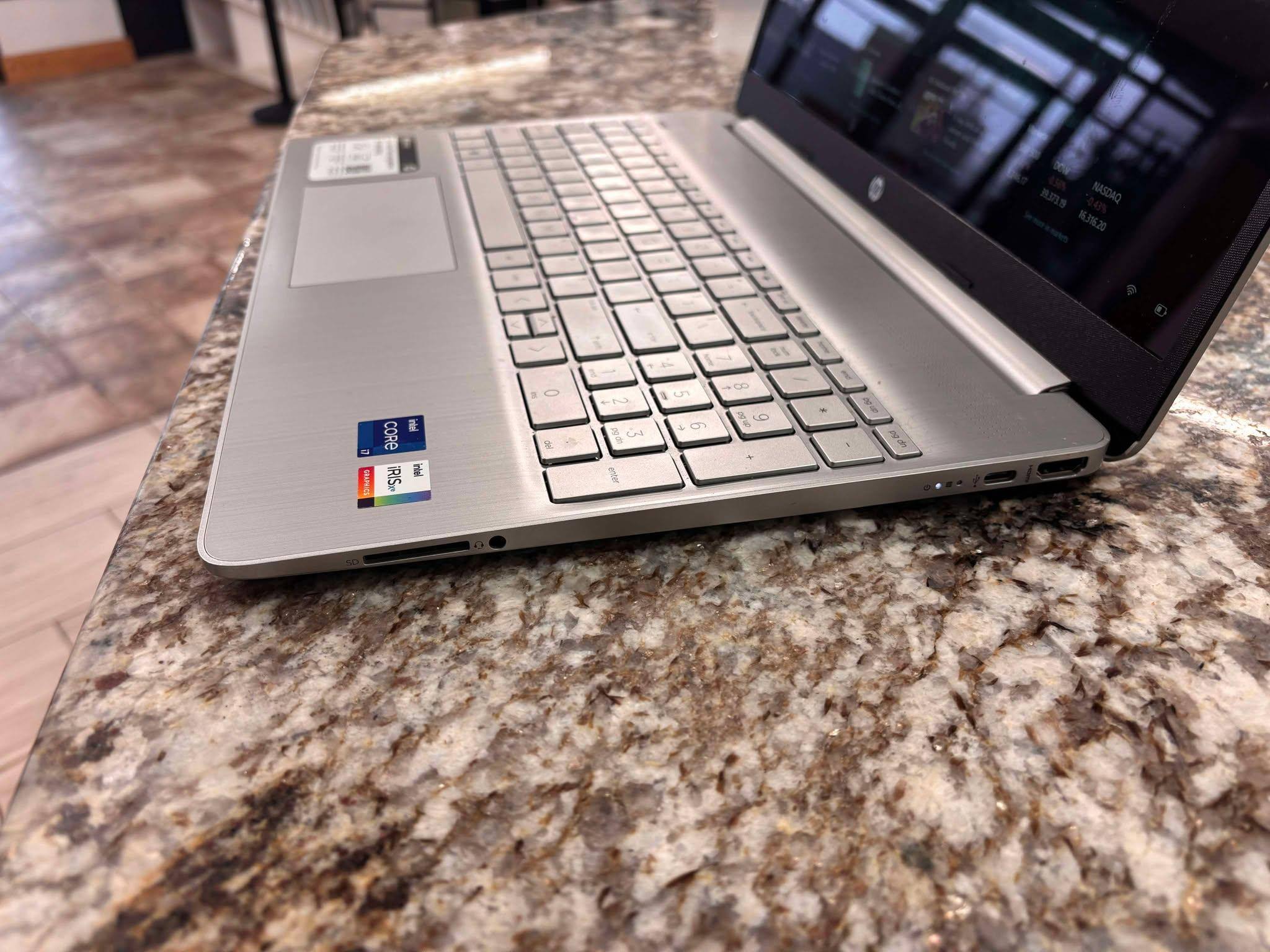 Customer Reviews: HP 15.6" Touch-Screen Laptop Intel Core i5 8GB Memory 512GB SSD Natural Silver ...