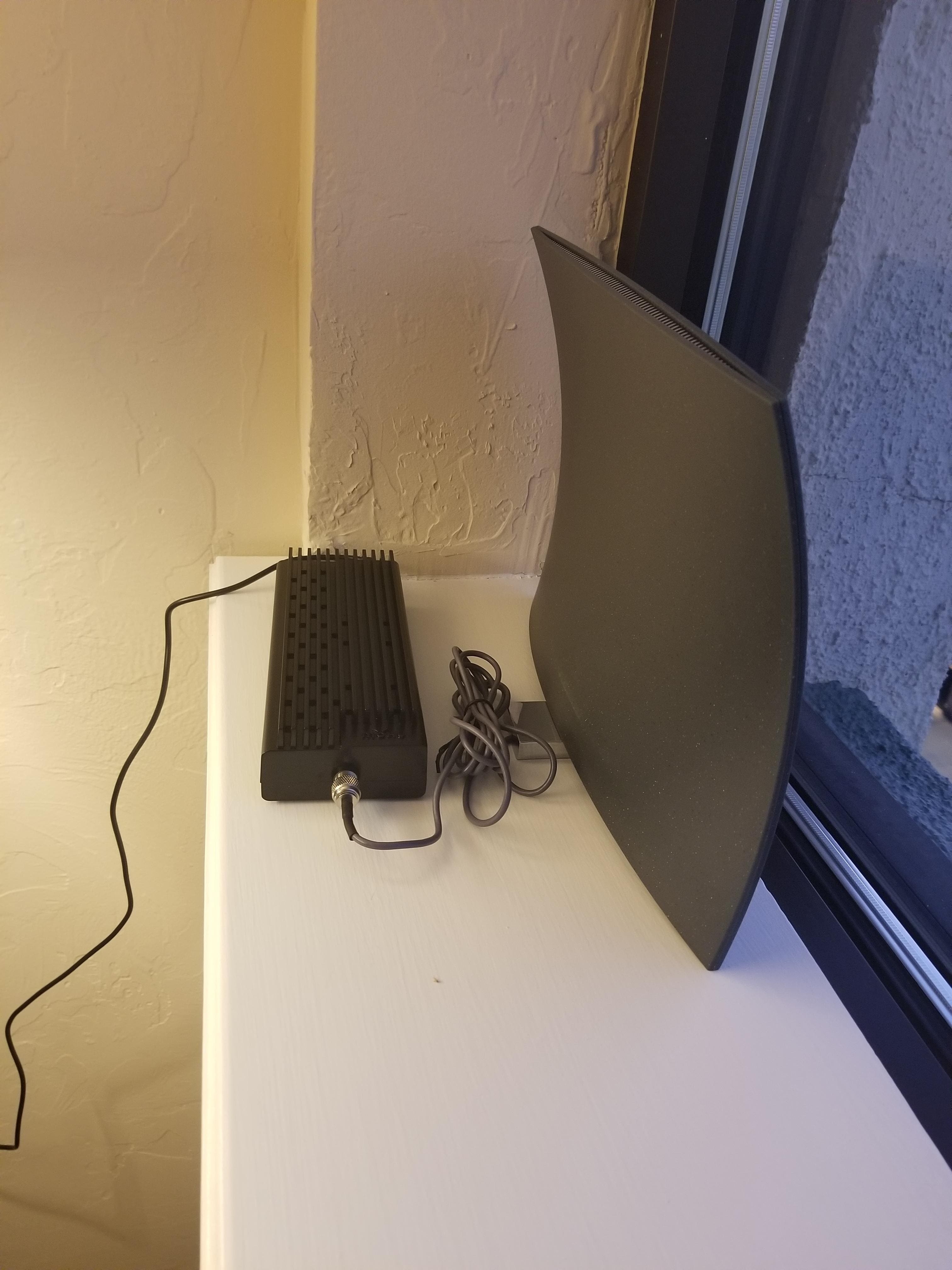 Best Buy: Mohu AirWave Indoor Curved Wireless HDTV Antenna Black MH-110861