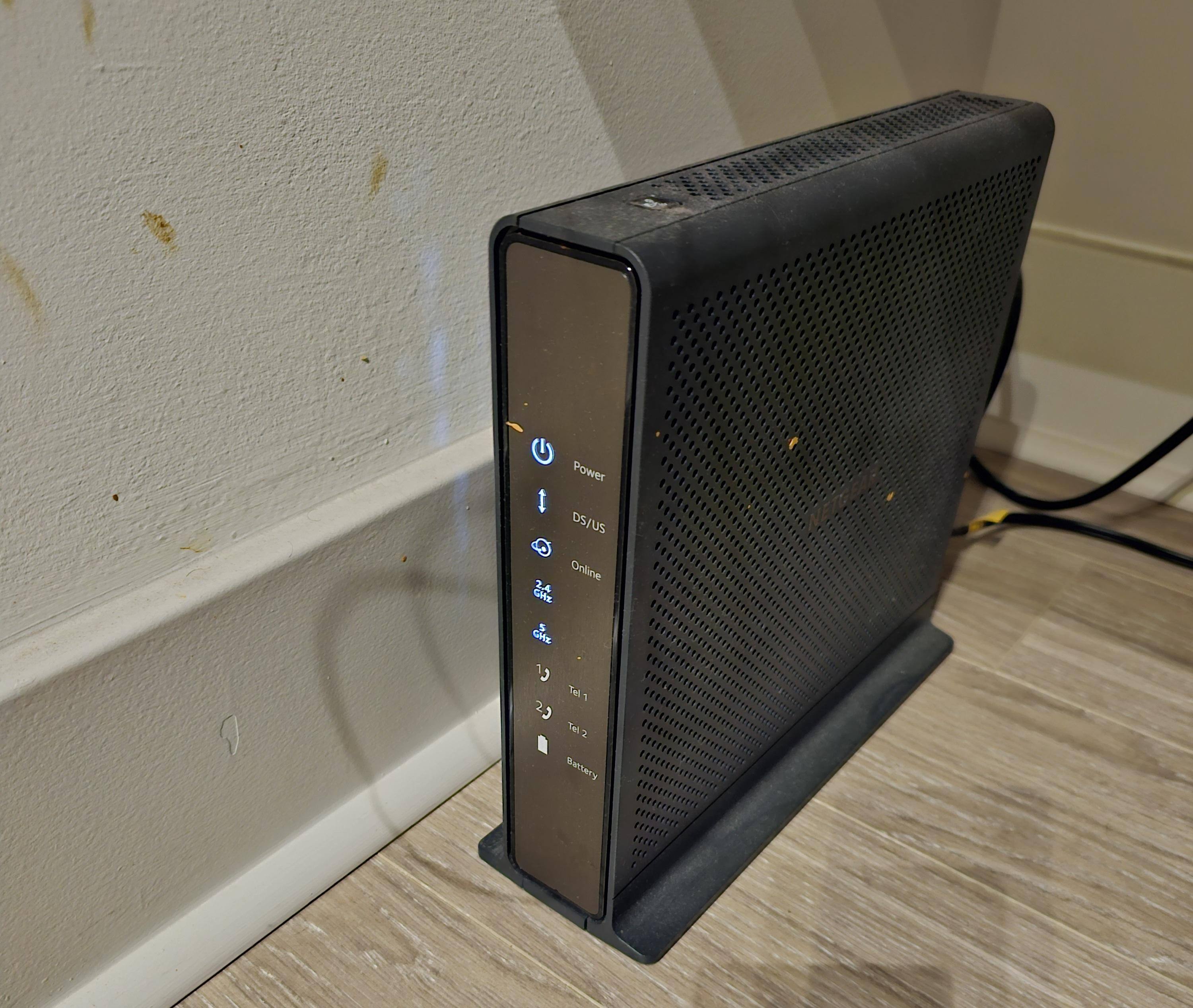 Best Buy: NETGEAR Nighthawk Dual-Band AC1900 Router with 24 x 8 DOCSIS ...