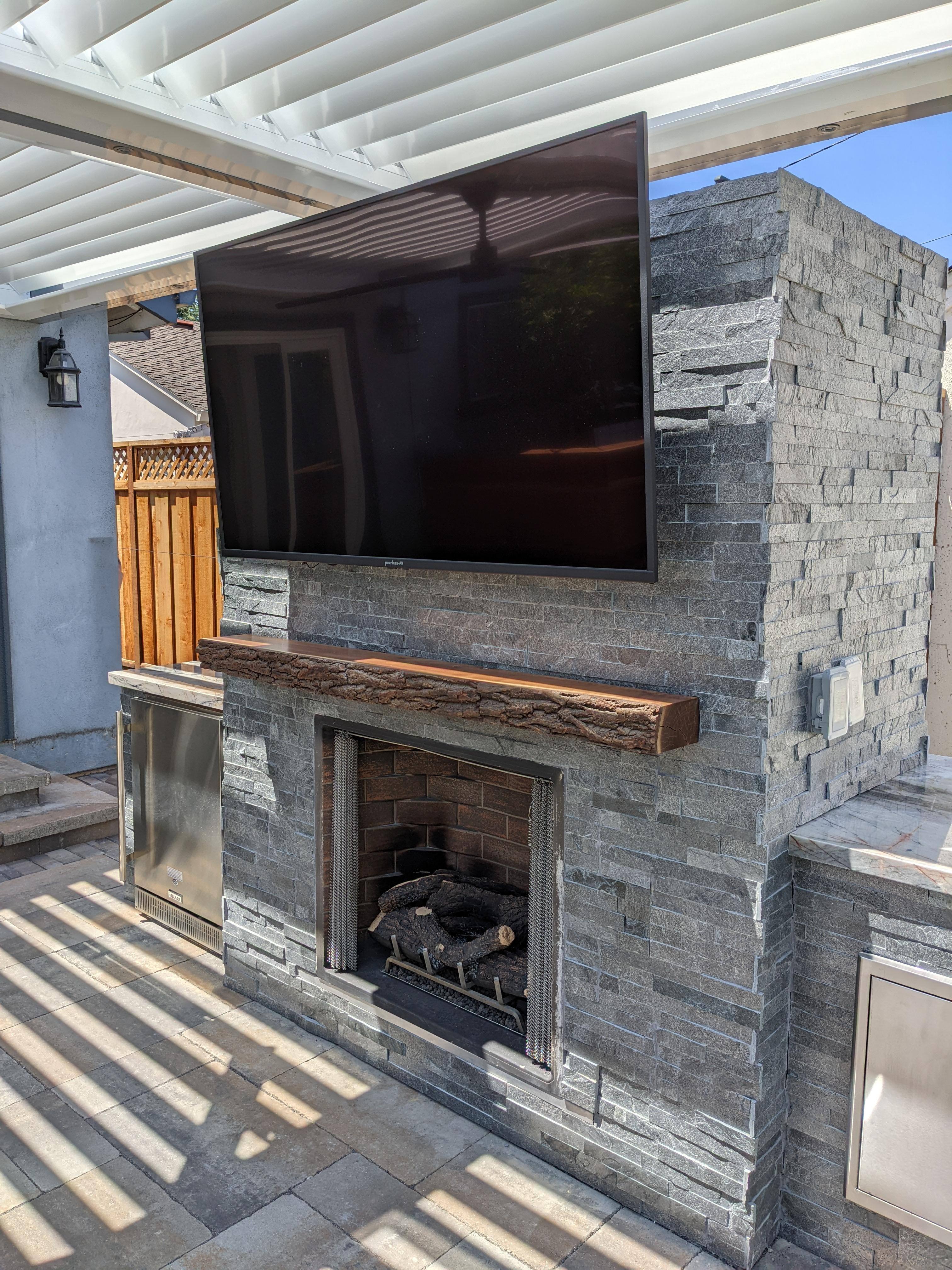 Peerless-AV Neptune™ 65" Shade Series Outdoor 4k UHD TV with included ...