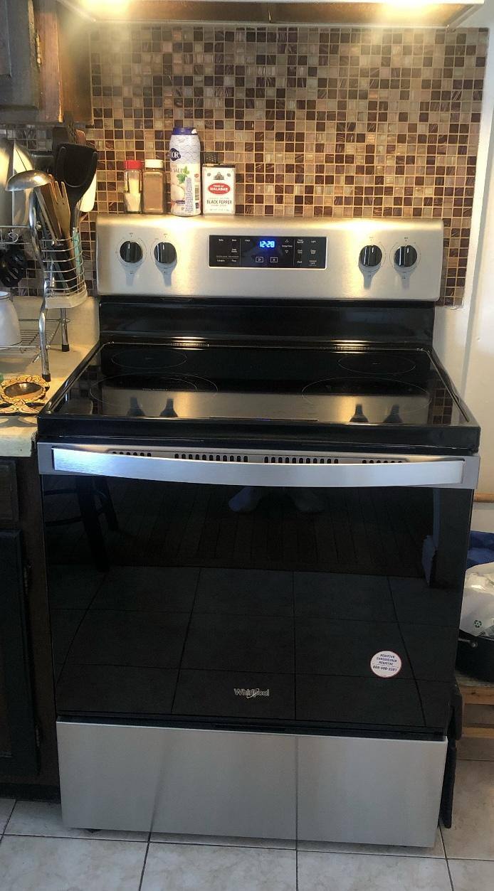 Best Buy: Whirlpool 5.3 Cu. Ft. Freestanding Electric Range with Self ...