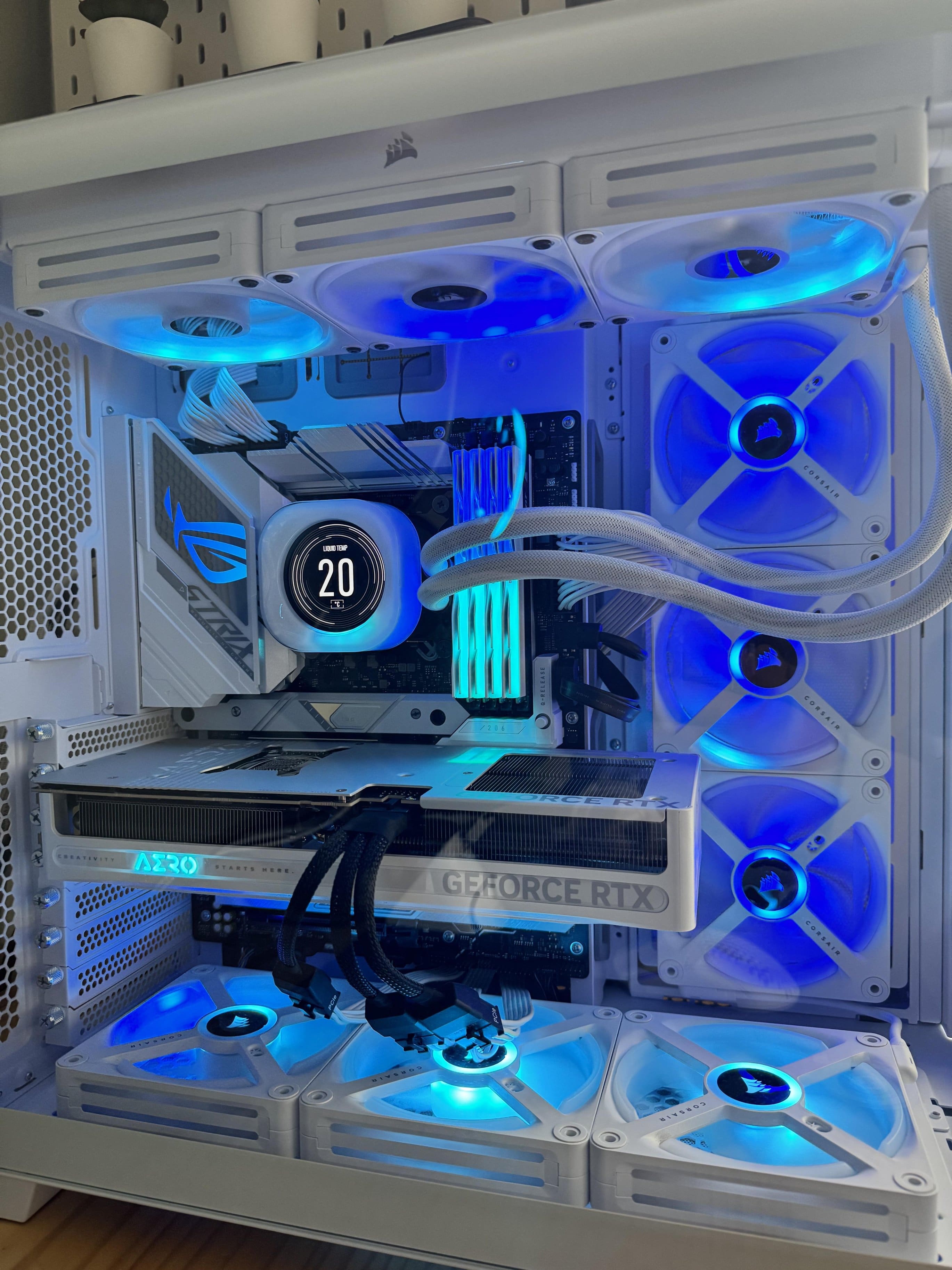 GIGABYTE NVIDIA GeForce RTX 5080 AERO OC SFF 16G GDDR7 PCI GIGABYTE NVIDIA GeForce RTX 5080 AERO OC SFF 16G GDDR7 PCI