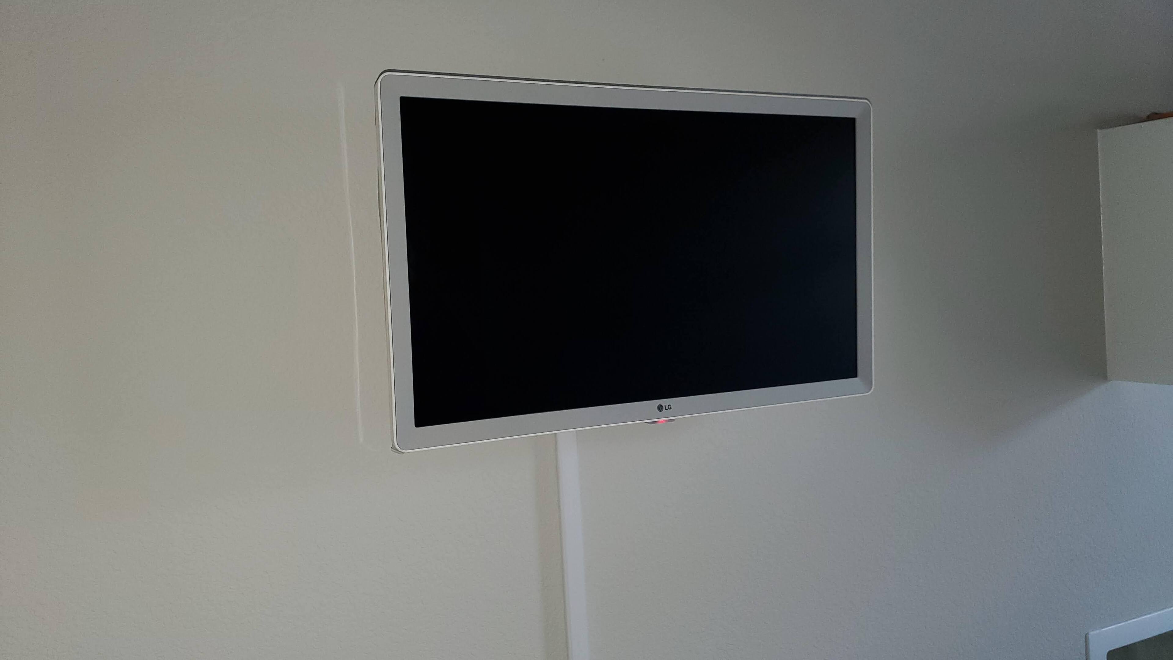 LG 24" Class LED HD Smart webOS TV 24LM520S-WU - Best Buy