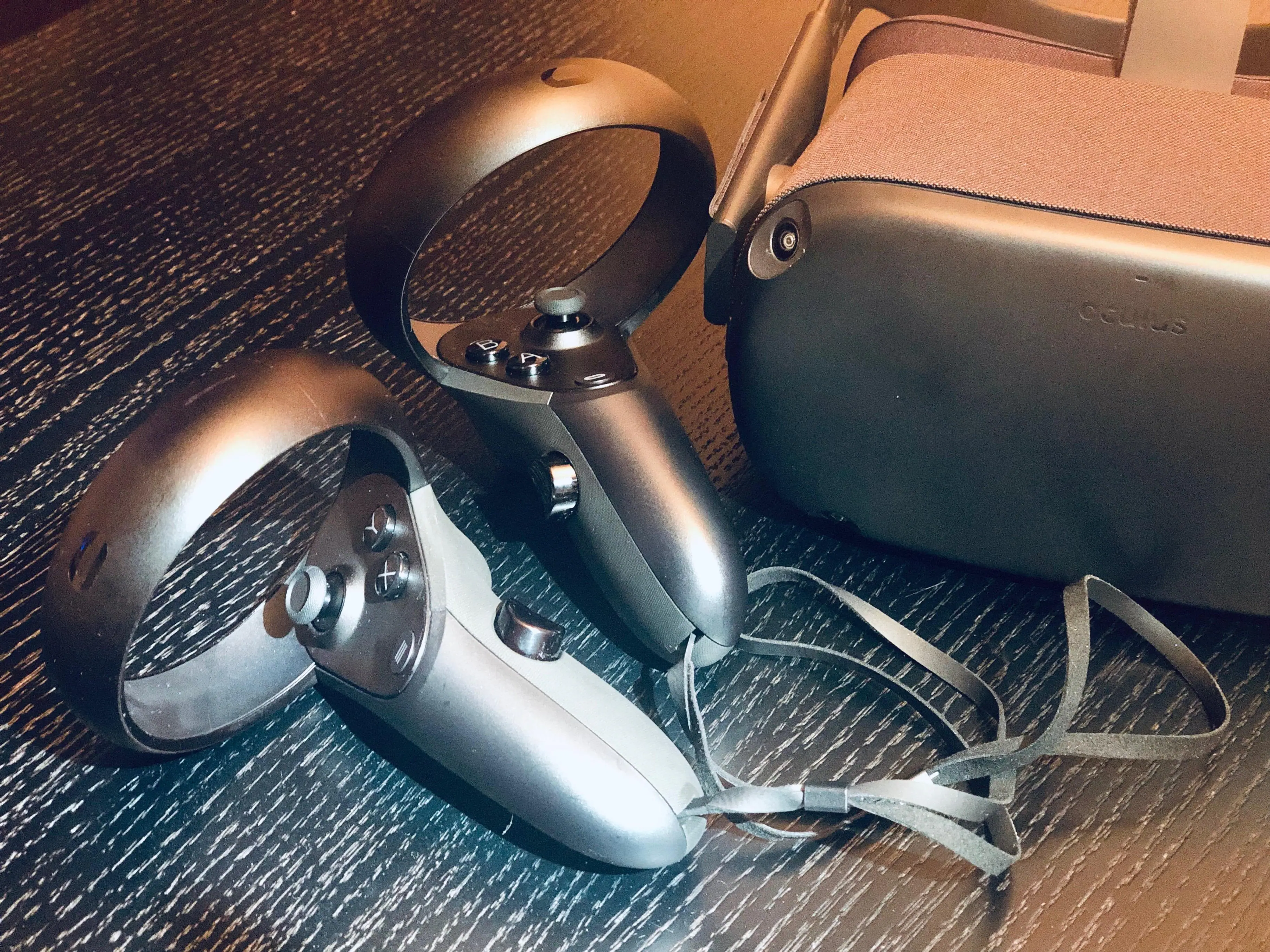 Oculus Quest All in one VR Gaming Headset 64GB Black 301-00170-01 - Best Buy