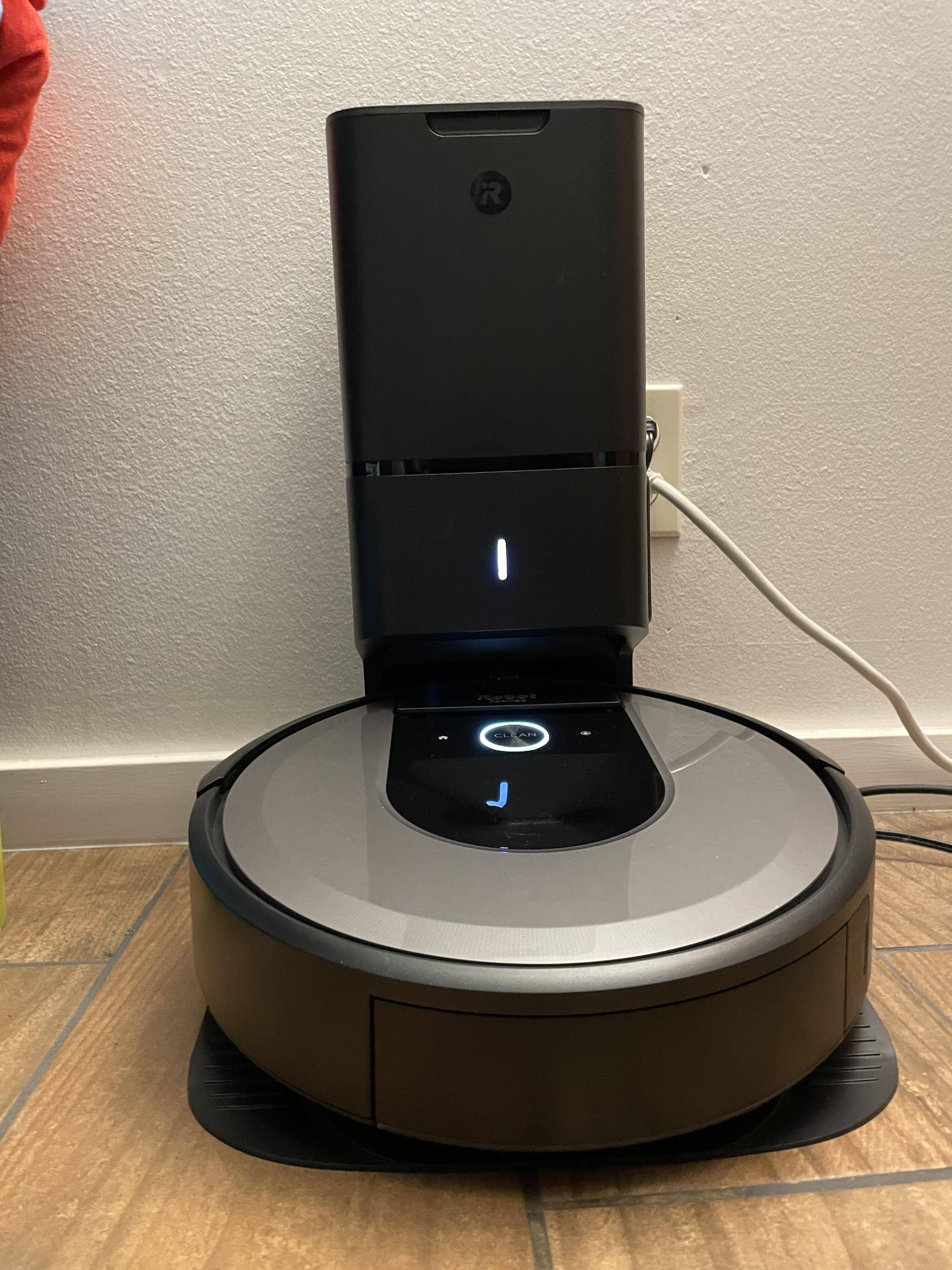 Best Buy: iRobot Roomba i8+ (8550) Wi-Fi Connected Self-Emptying Robot ...