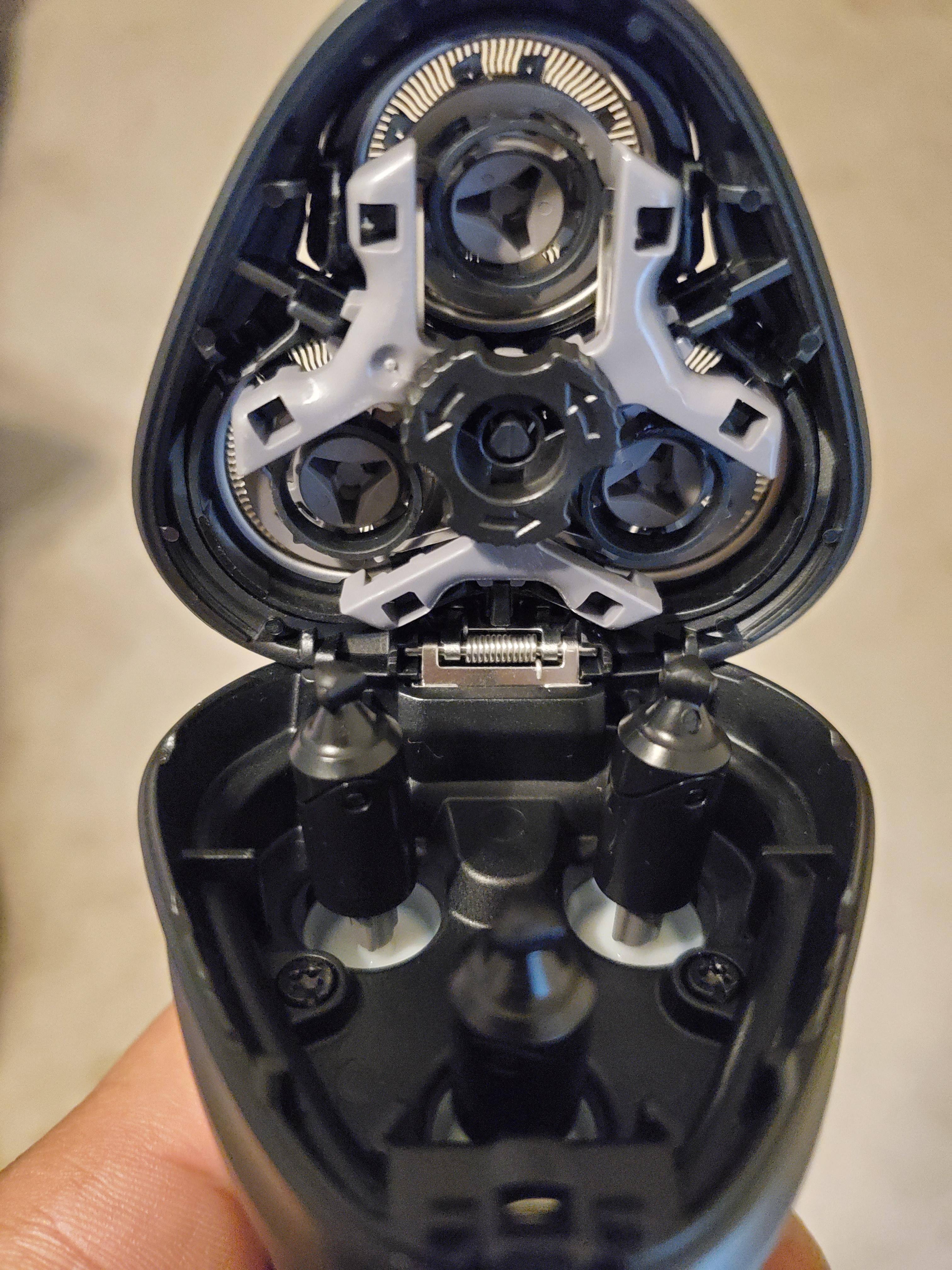 Philips Norelco 1100 series Electric Shaver Deep Black S1015/81US ...